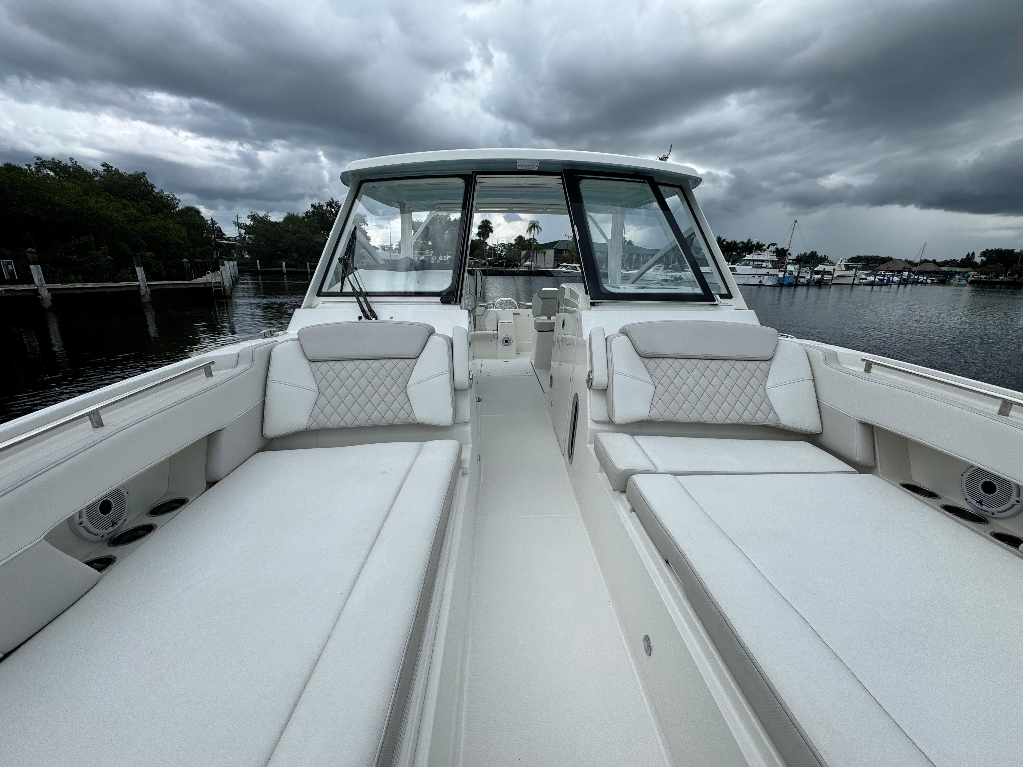 2024 World Cat 325 DC Power Catamaran for sale - YachtWorld