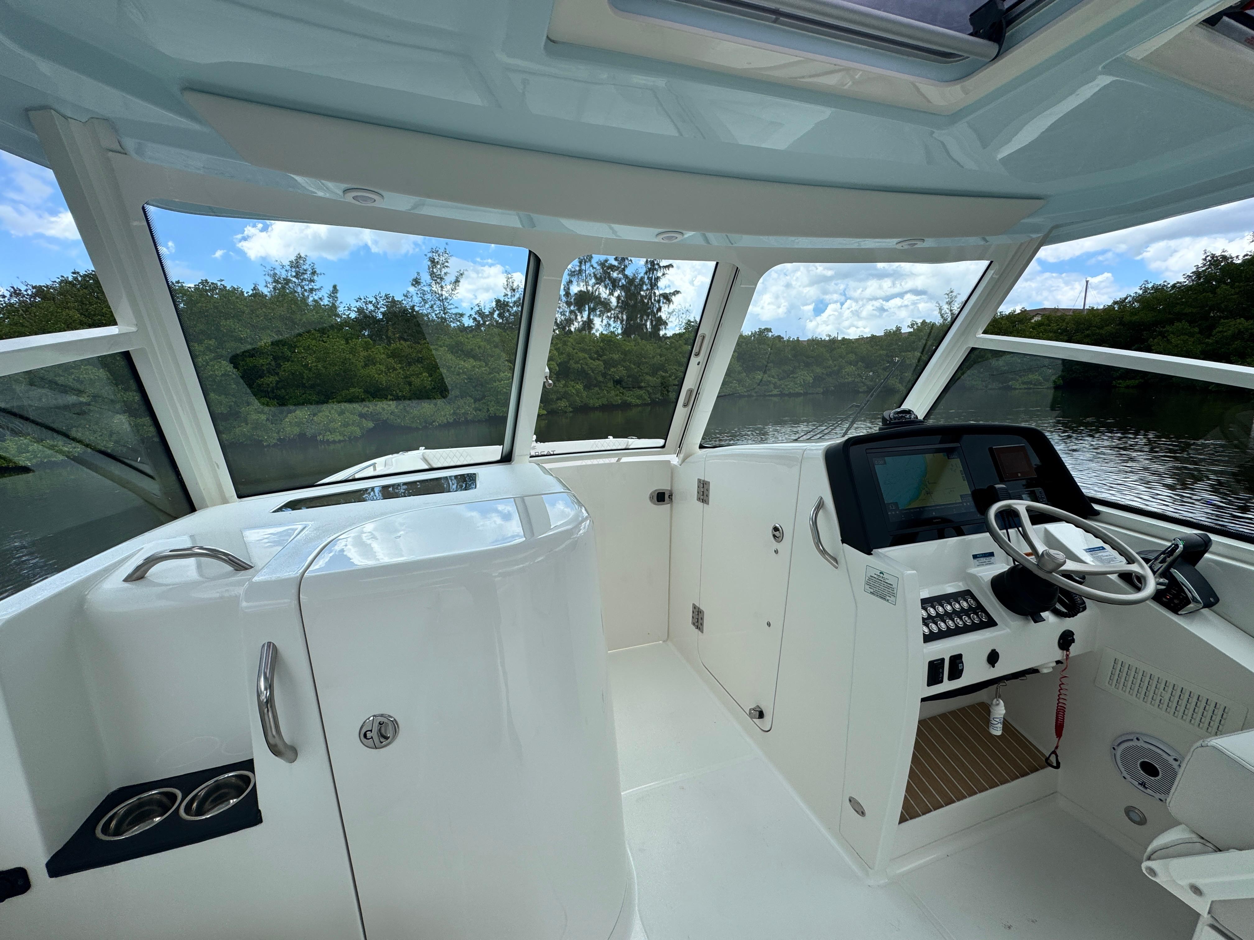 2024 World Cat 325 DC Power Catamaran for sale - YachtWorld