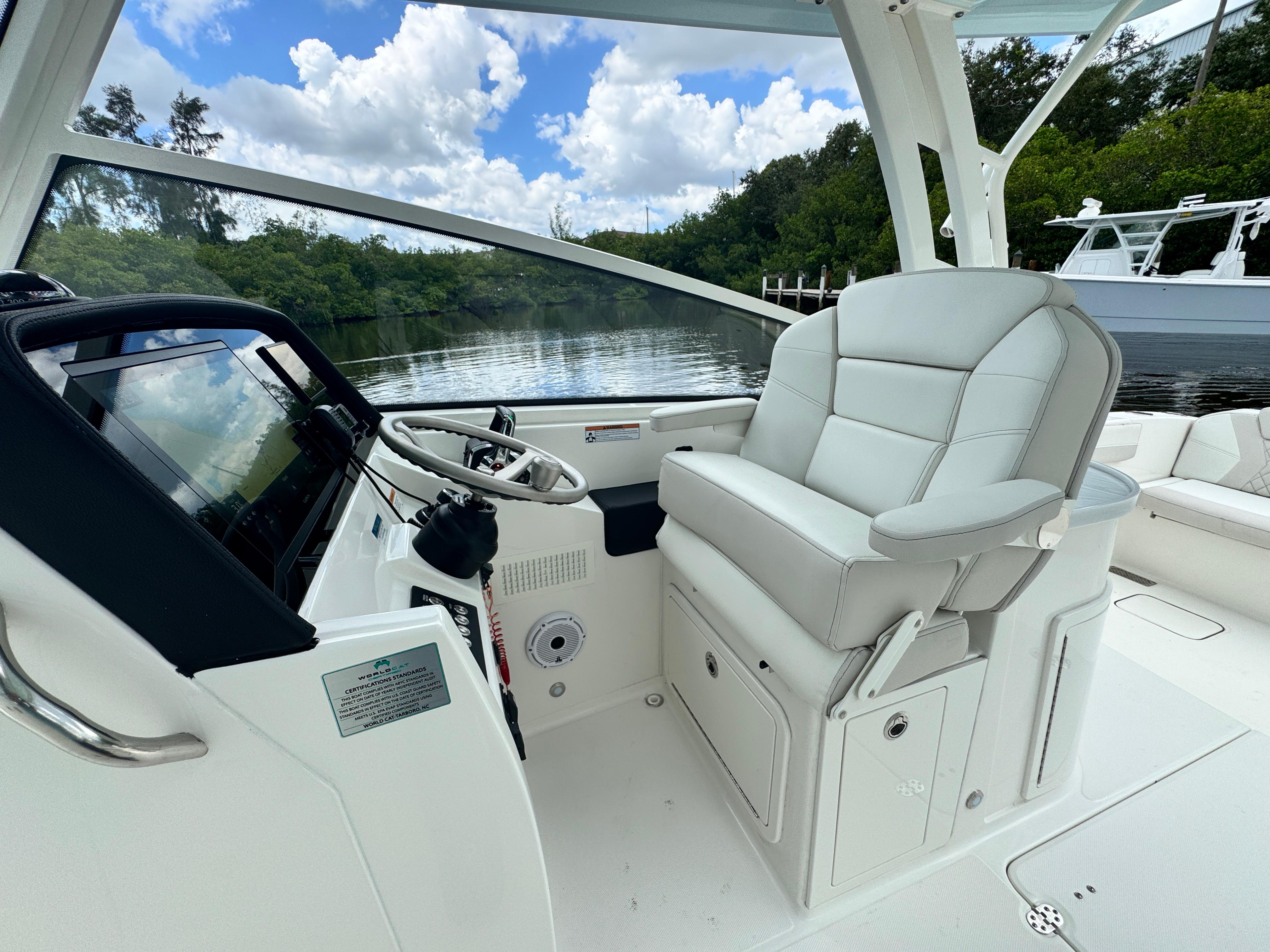 2024 World Cat 325 DC Power Catamaran for sale - YachtWorld