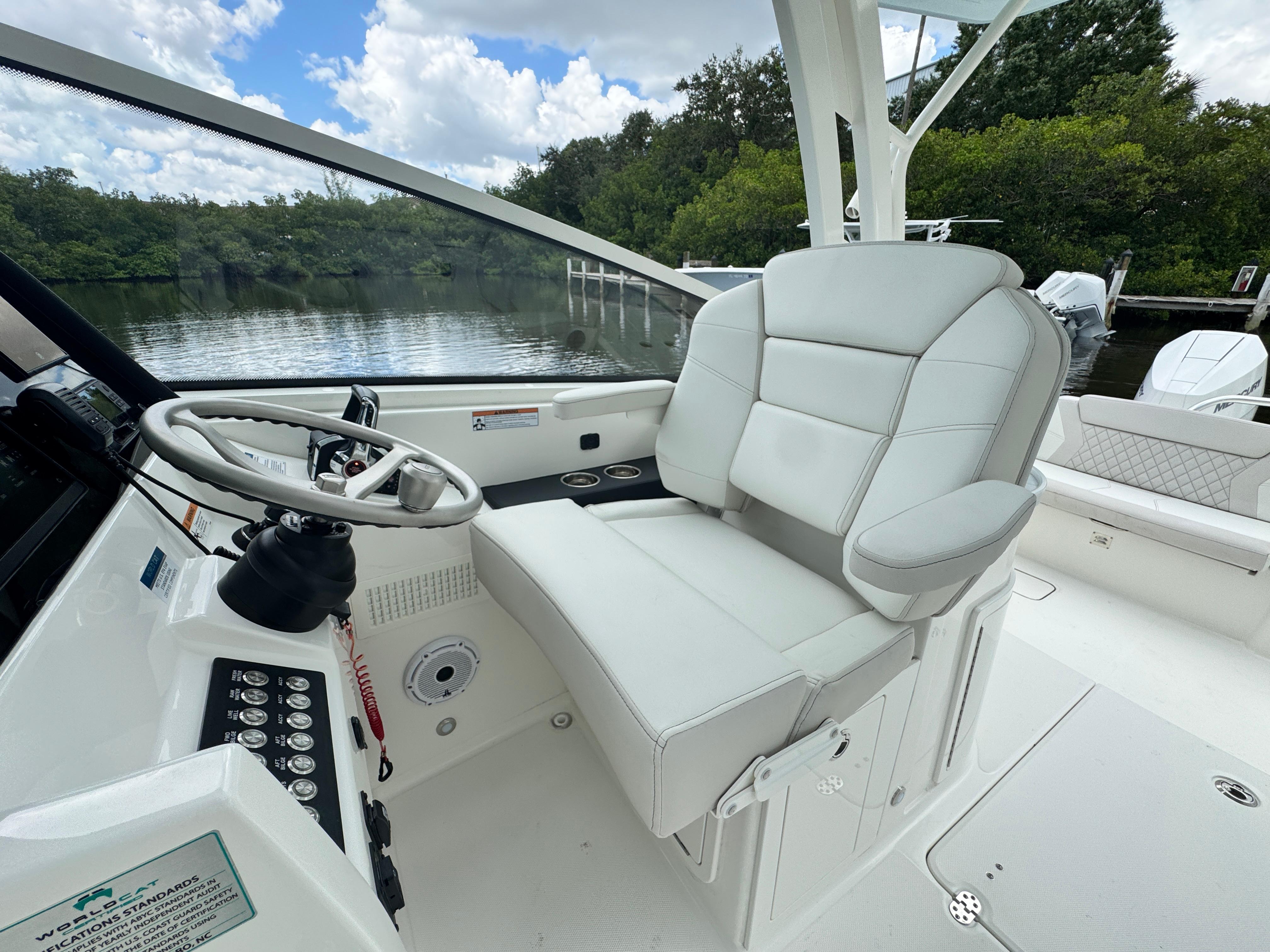 2024 World Cat 325 DC Power Catamaran for sale - YachtWorld