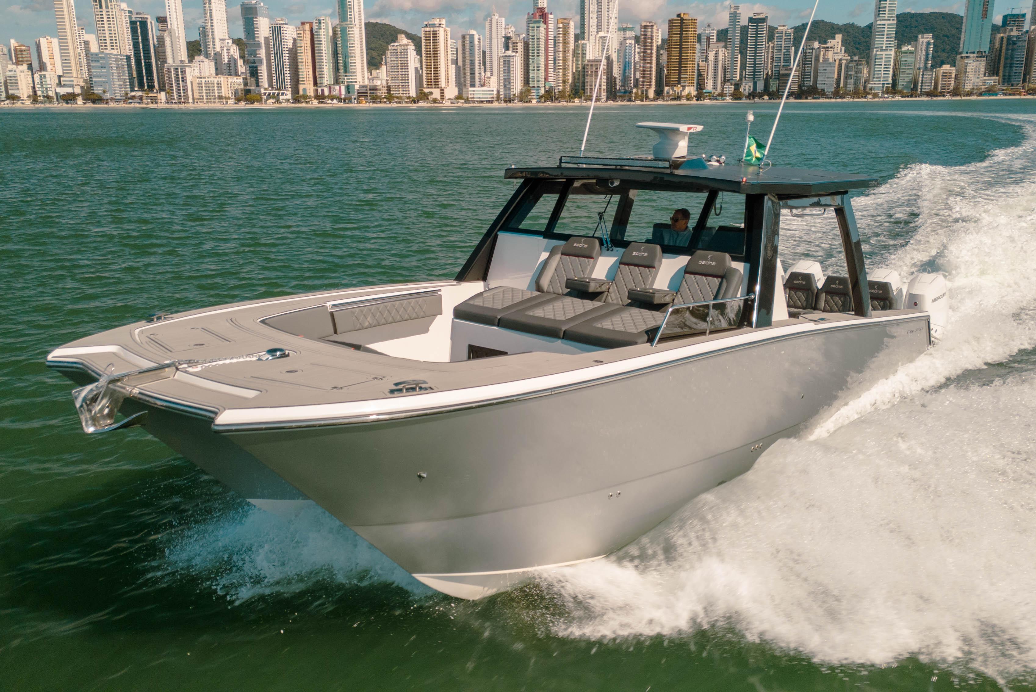 2025 Sedna 370 Side Console Kraftkatamaraner til salgs- YachtWorld
