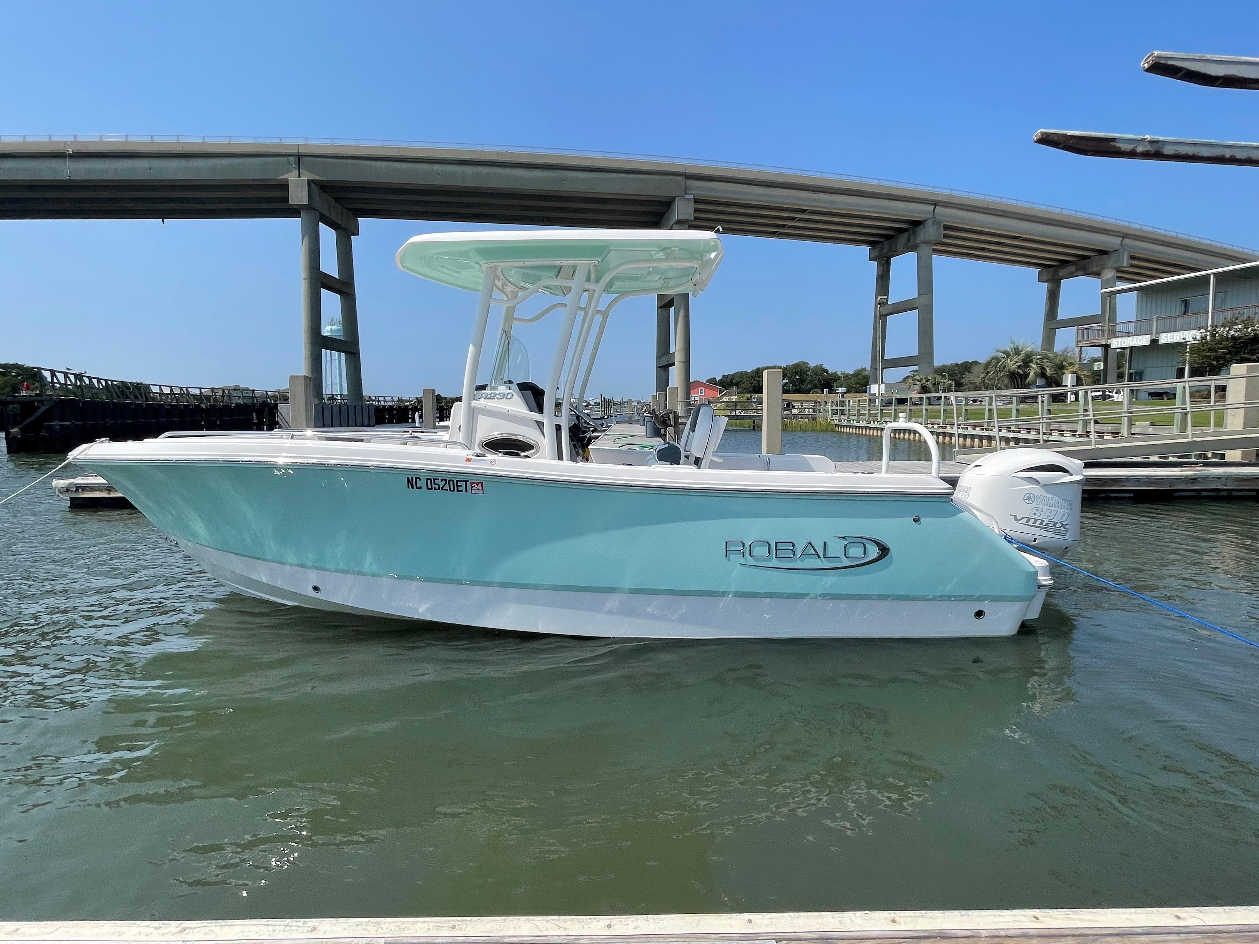 2021 Robalo R230 Center Console Barche a console centrale in vendita ...