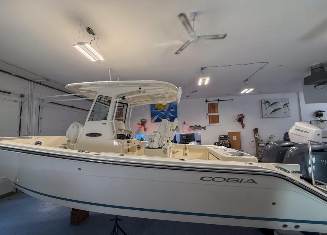 2025 Cobia 265 Open Center Console Keskipulpetti myytävät - YachtWorld