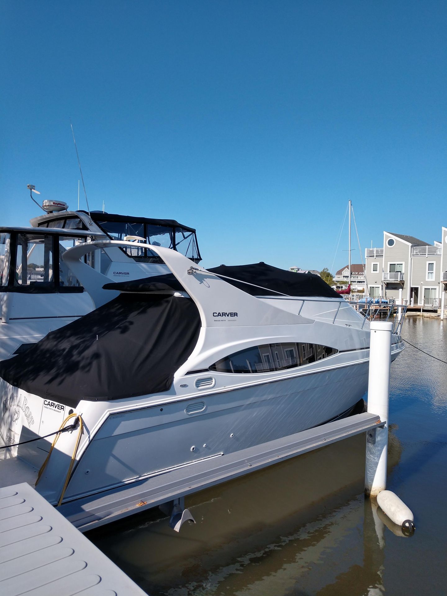 2001 Carver 350 Mariner - Weber Yachts