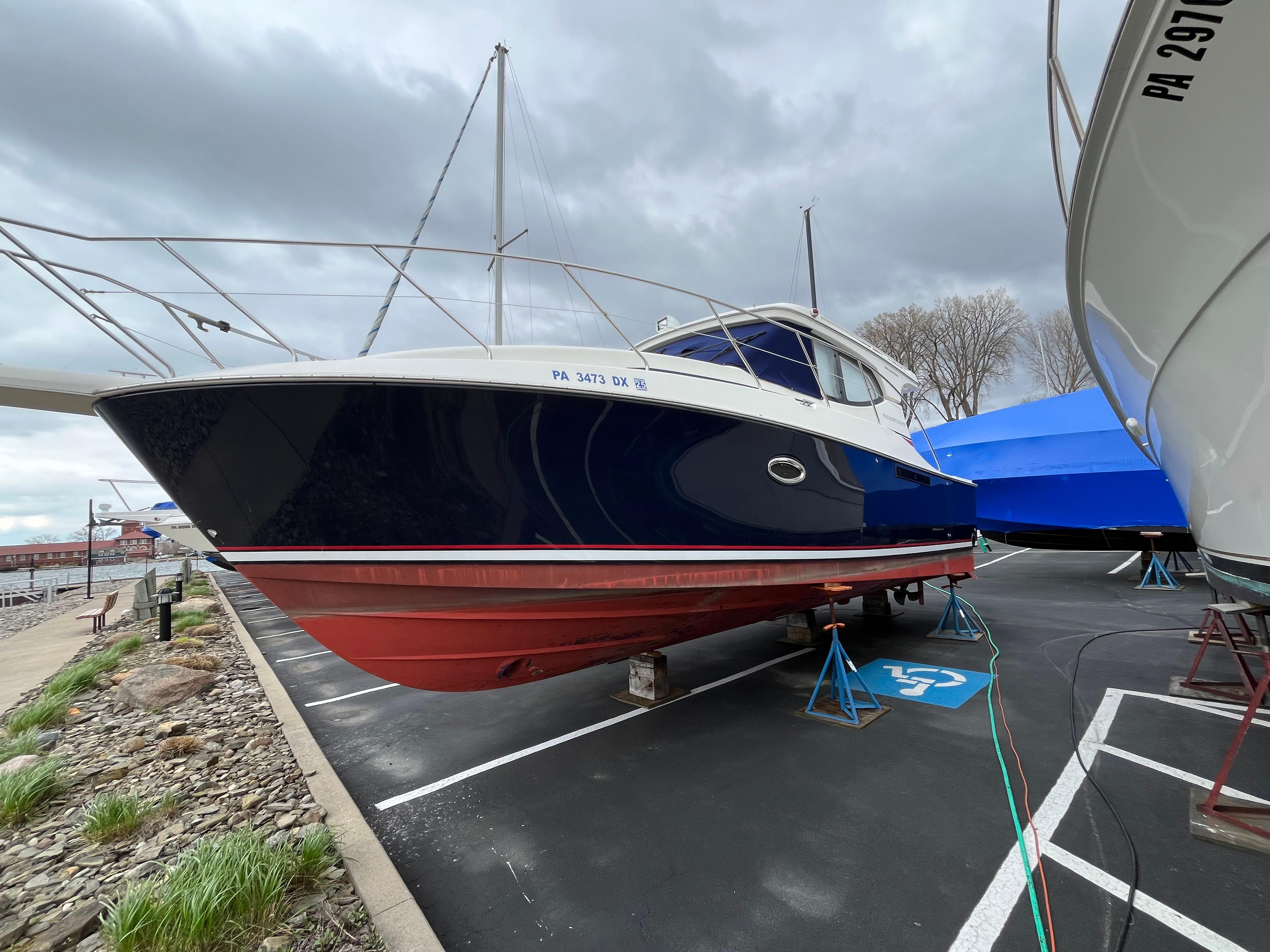 2010 Silverton 33 Sport Coupe Cruiser for sale - YachtWorld