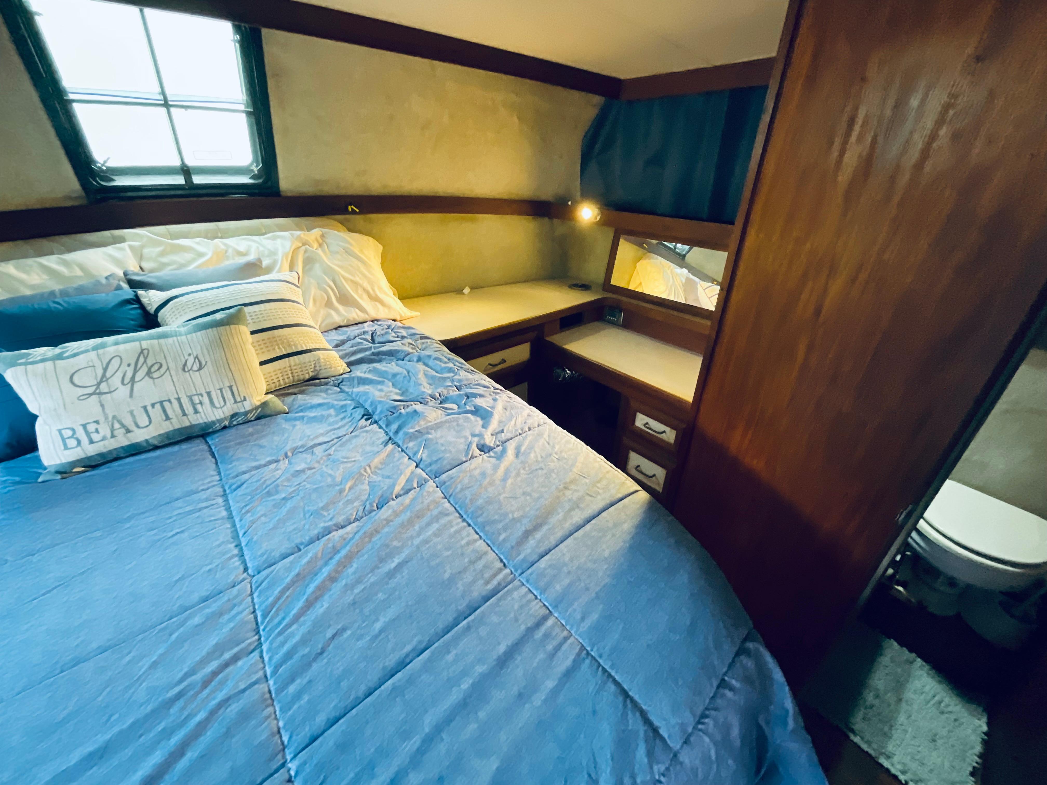 1988 Carver 3607 Aft Cabin Motoryacht Aft Cabin for sale - YachtWorld