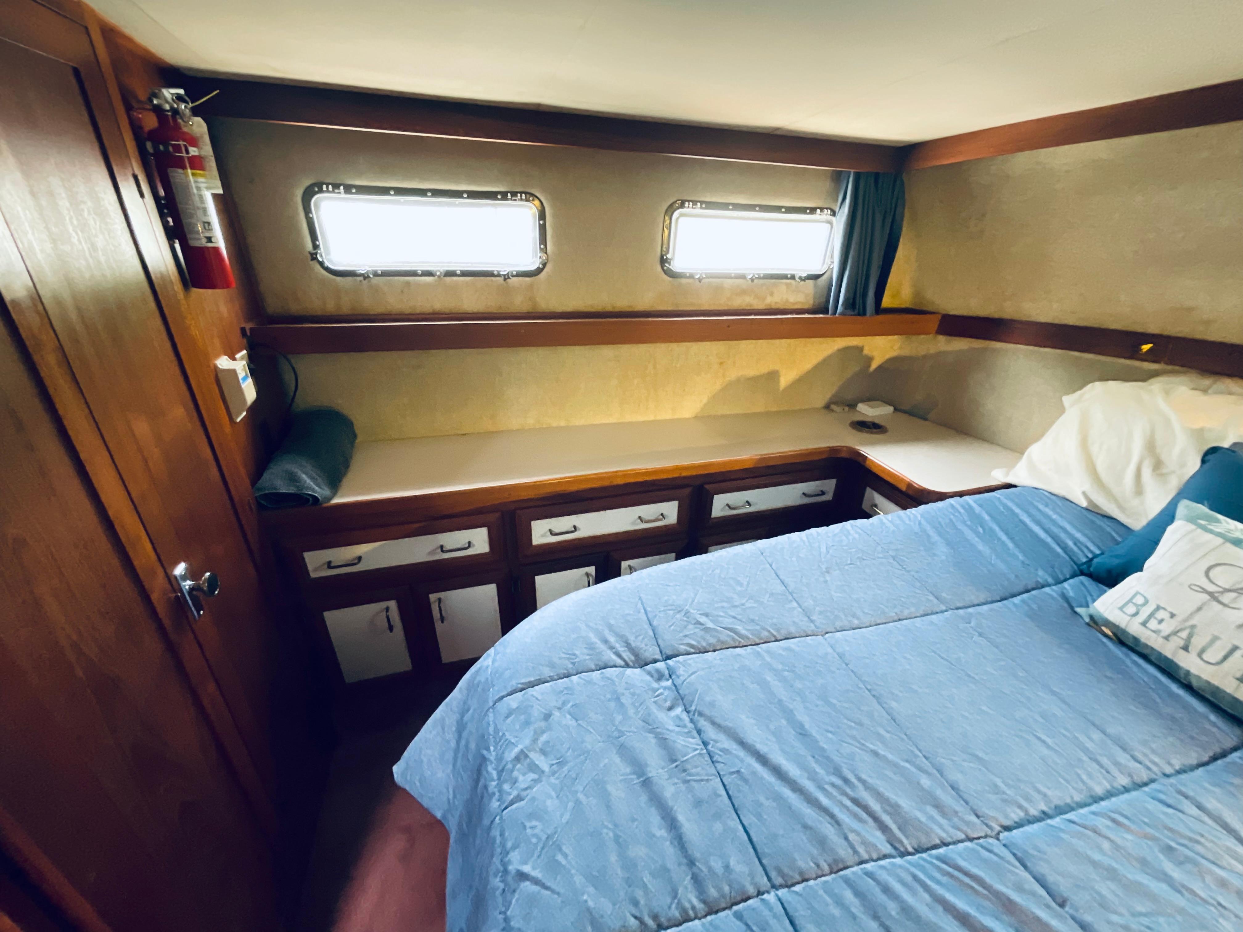 1988 Carver 3607 Aft Cabin Motoryacht Aft Cabin for sale - YachtWorld