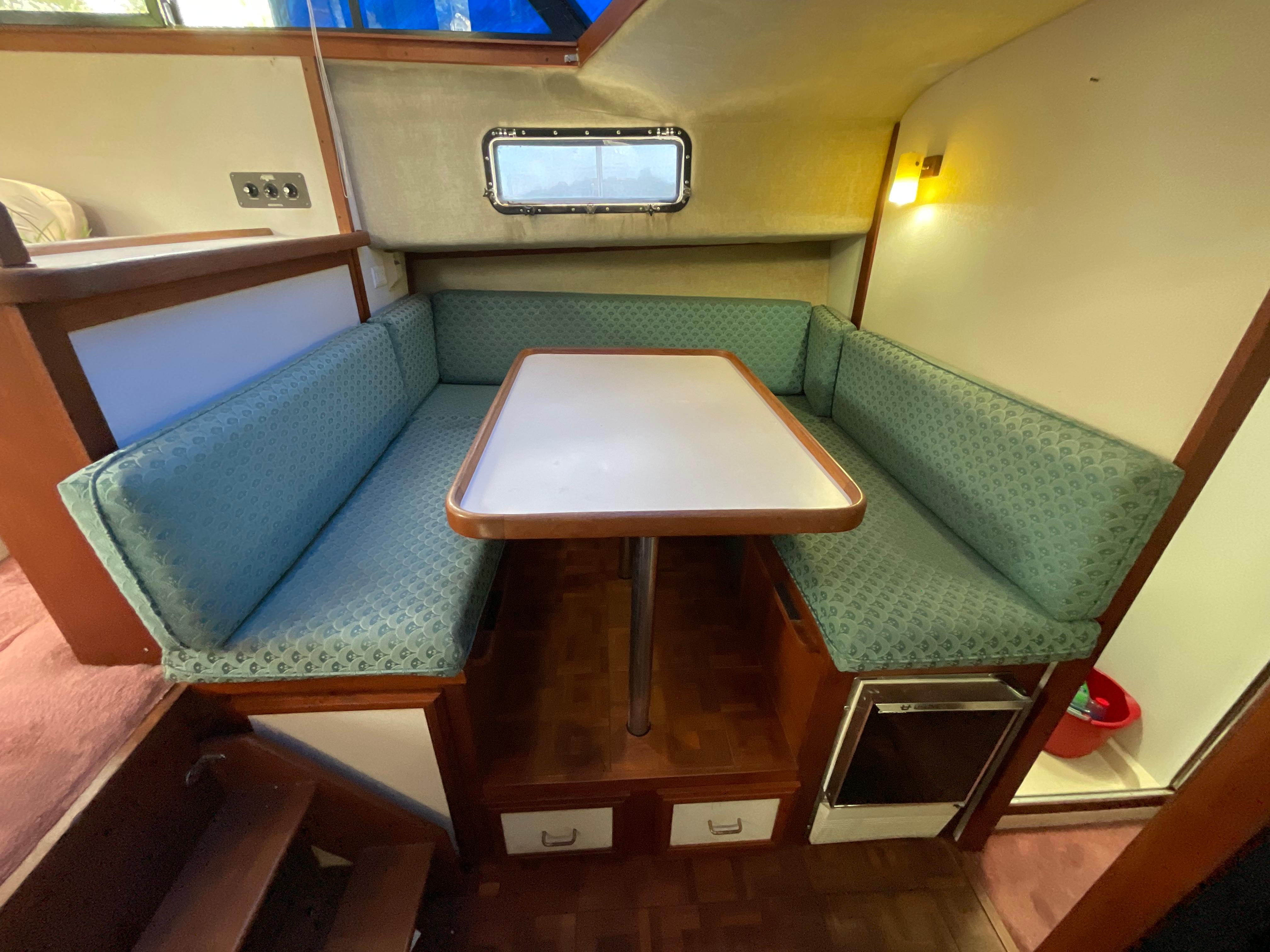 1988 Carver 3607 Aft Cabin Motoryacht Aft Cabin for sale - YachtWorld