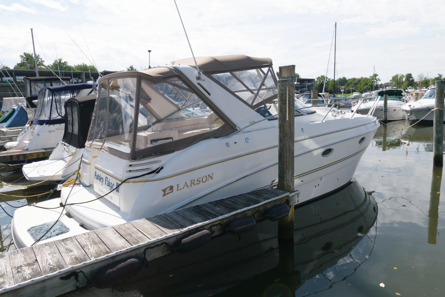 2004 Larson Cabrio 330 Cruiser for sale - YachtWorld