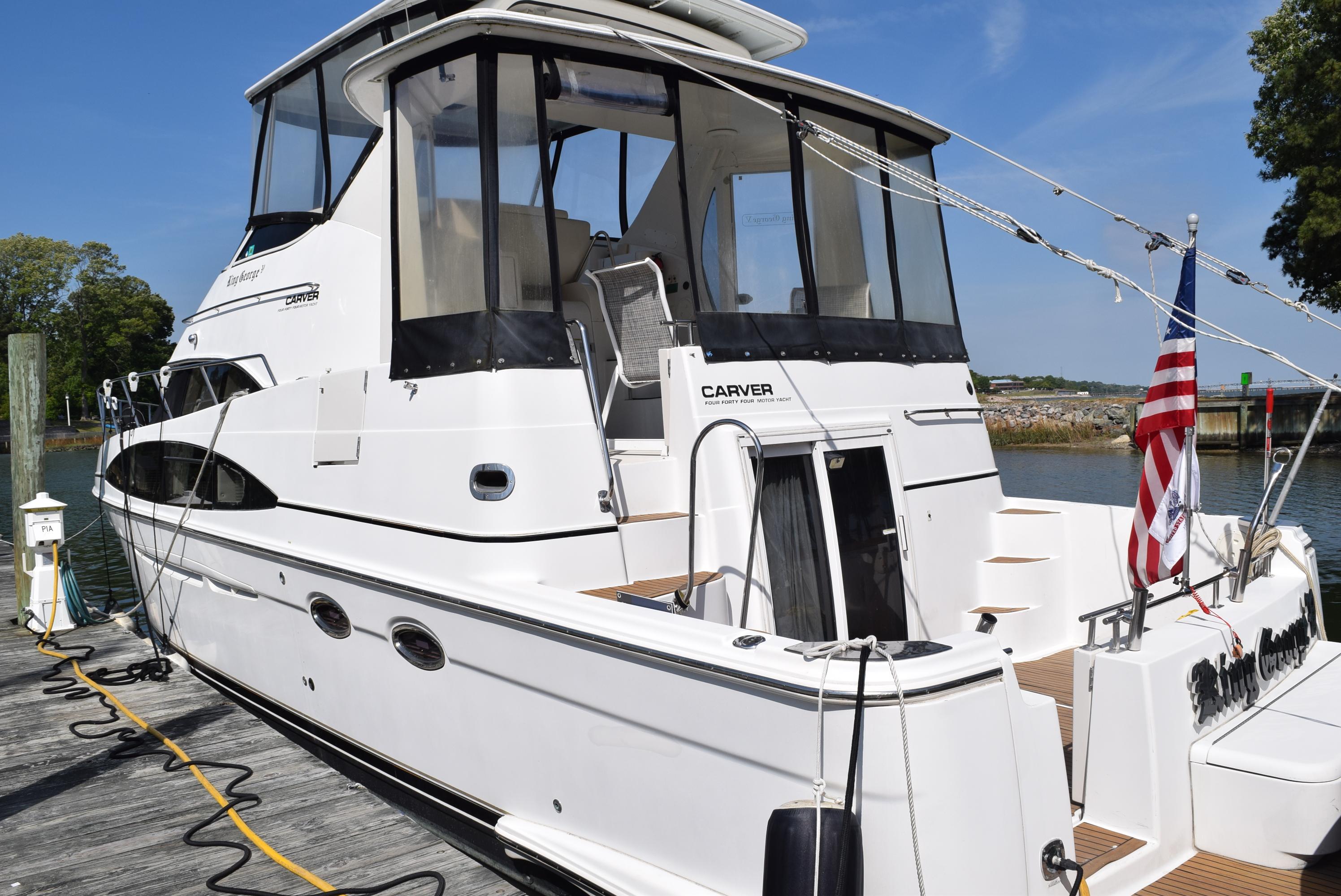 2002 Carver 444 Cockpit Motoryacht Motor Yachts for sale - YachtWorld