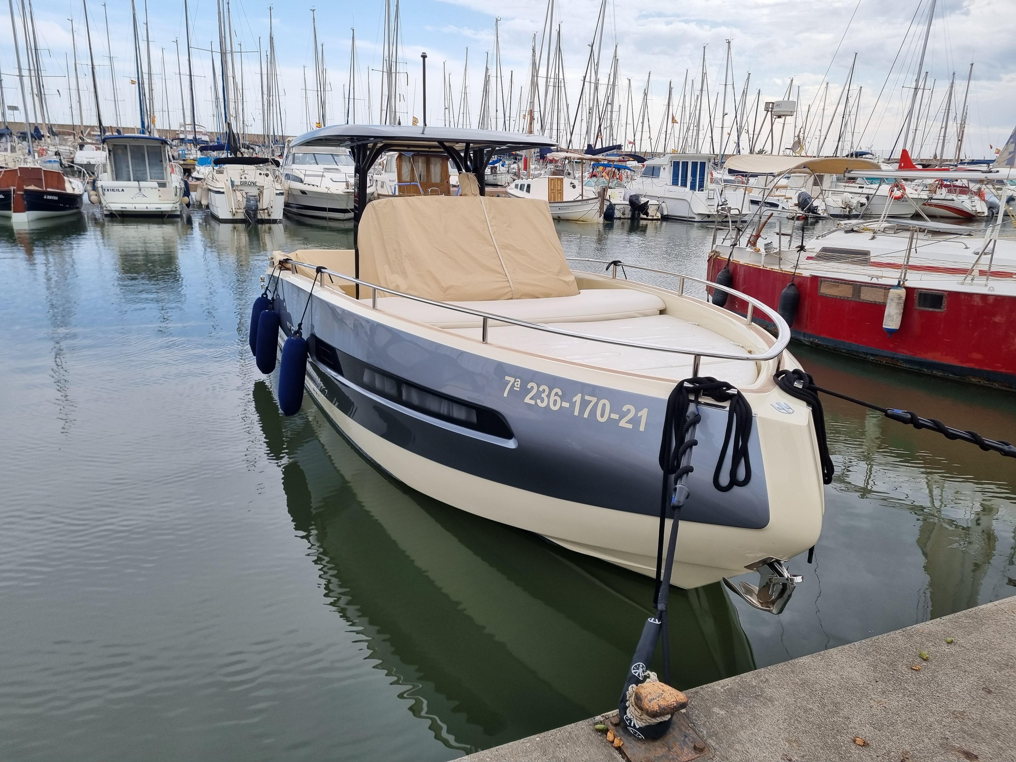 Used 2021 Invictus GT280 - Barcelona | YachtFocus