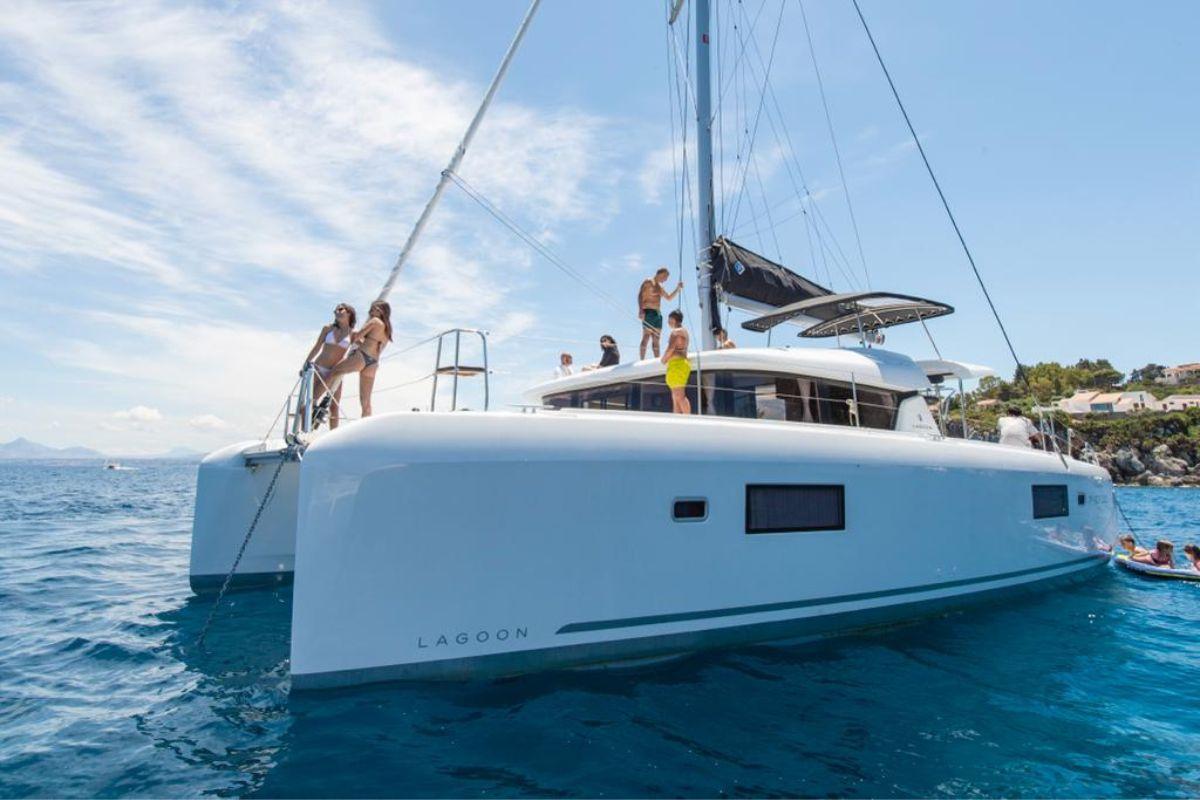 2020 Lagoon 42 Catamaran for sale - YachtWorld