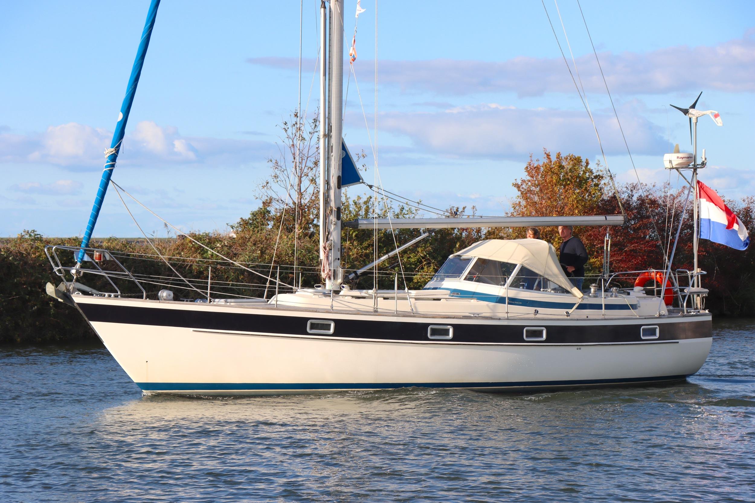 Used 1988 Hallberg-Rassy 352 | YachtFocus