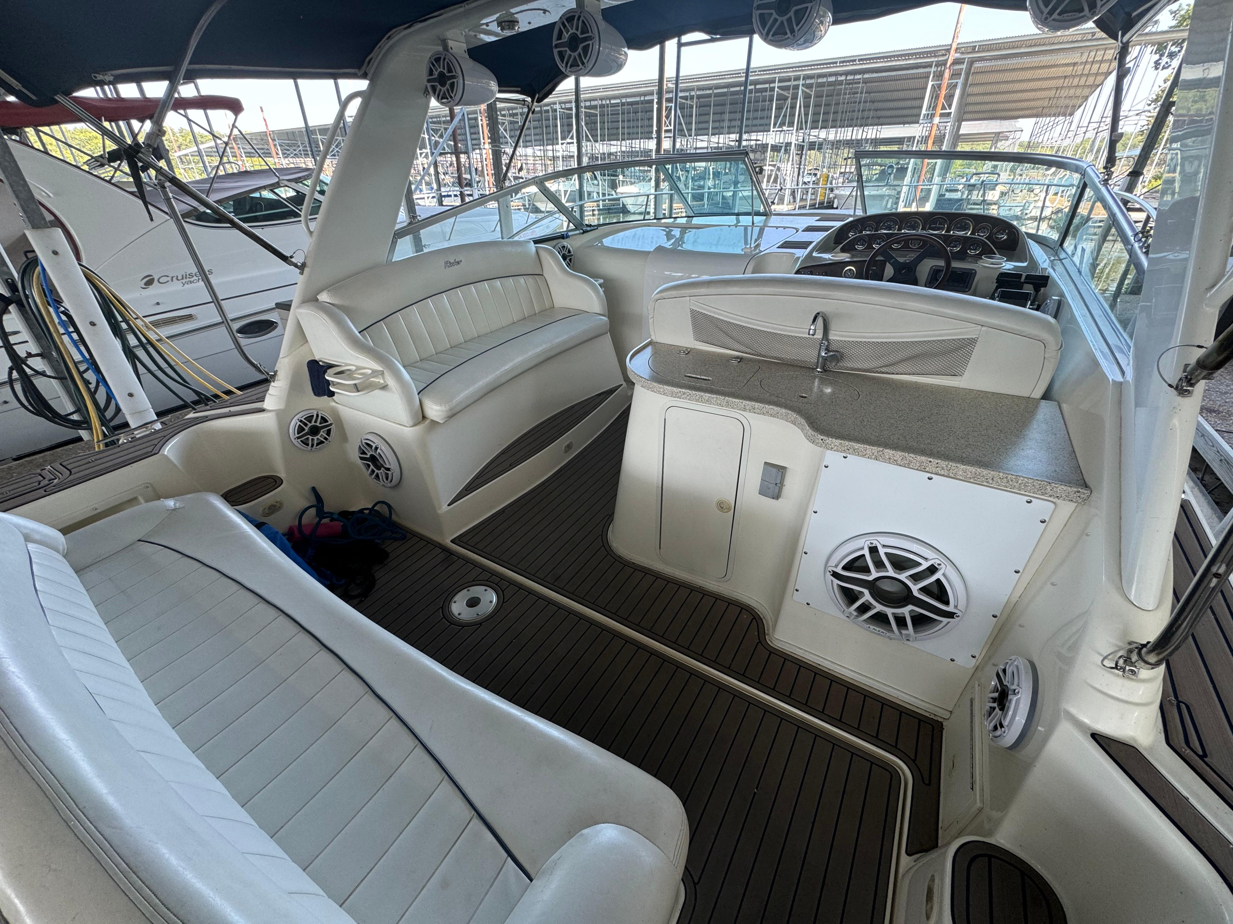 2000 Rinker 330 Fiesta Vee Express Cruiser for sale - YachtWorld