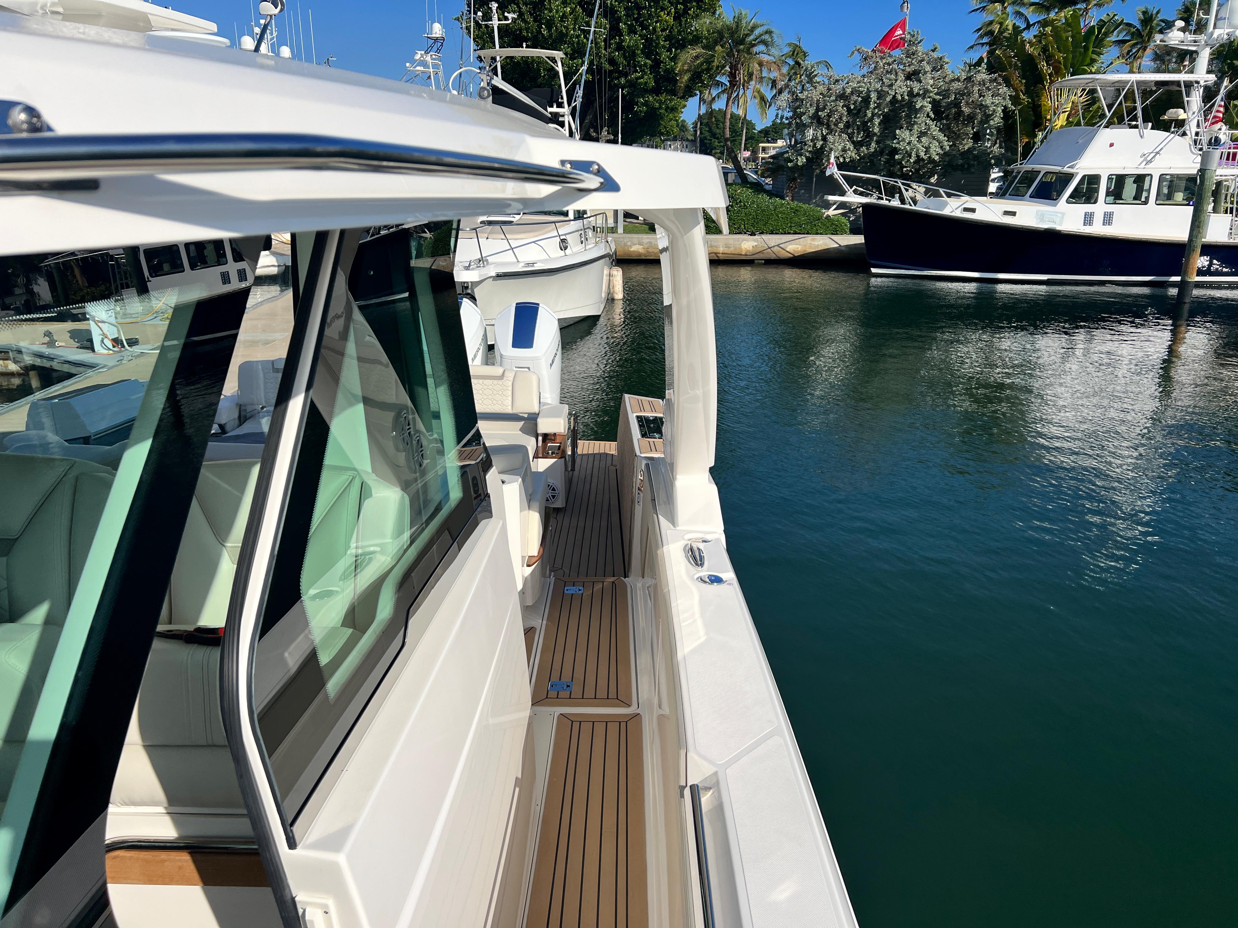 2023 Tiara Yachts 48 LS Cruiser for sale - YachtWorld