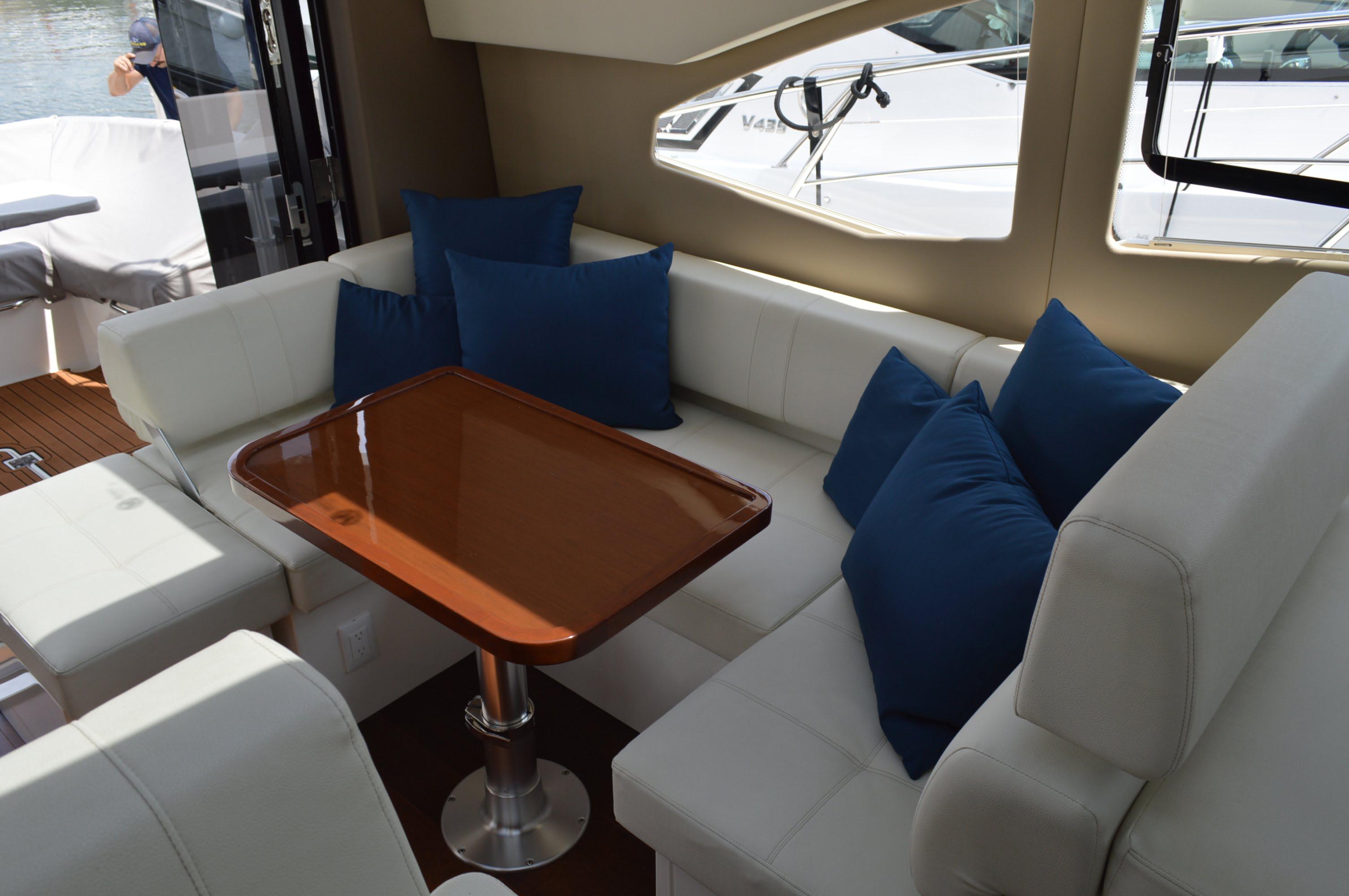 2021 Carver 37 coupe Express Cruiser for sale - YachtWorld