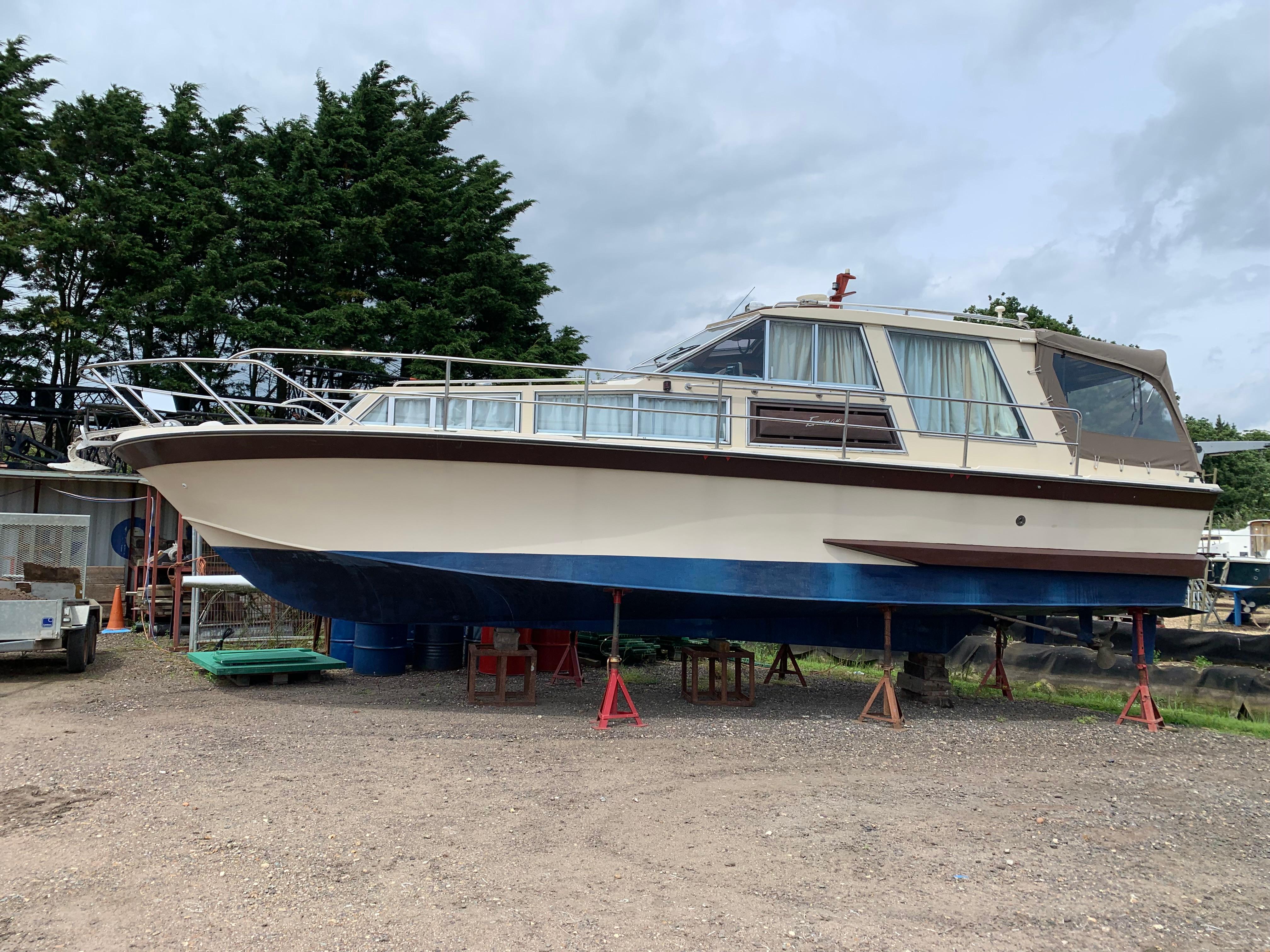 Freeman 33 Sedan | 10m | 1978 - Suffolk | Boats and Outboards