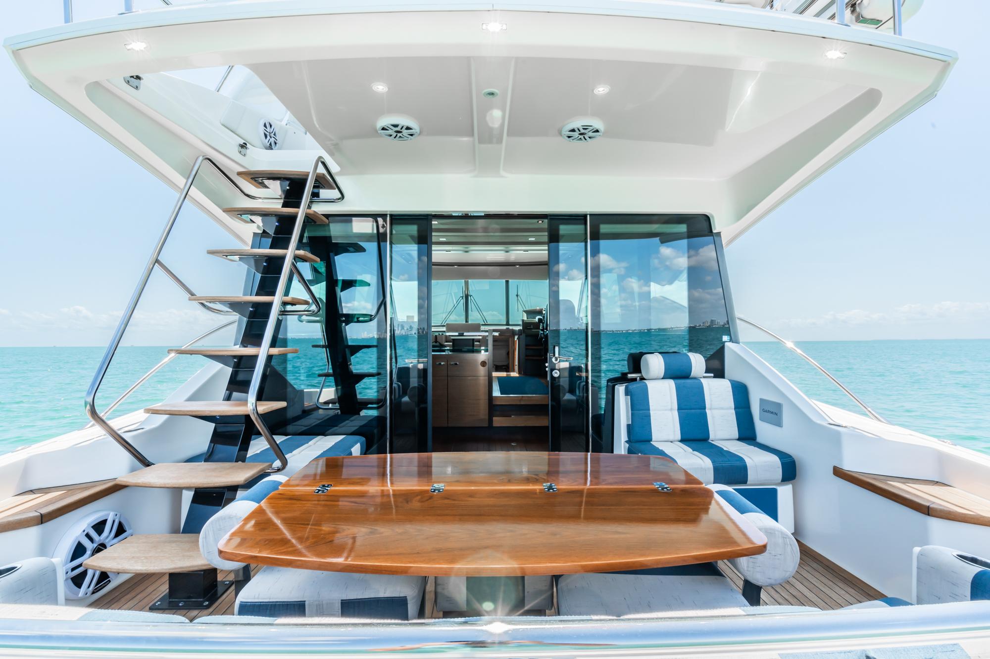 2015 Tiara Yachts 50 Flybridge Yates a motor en venta - YachtWorld