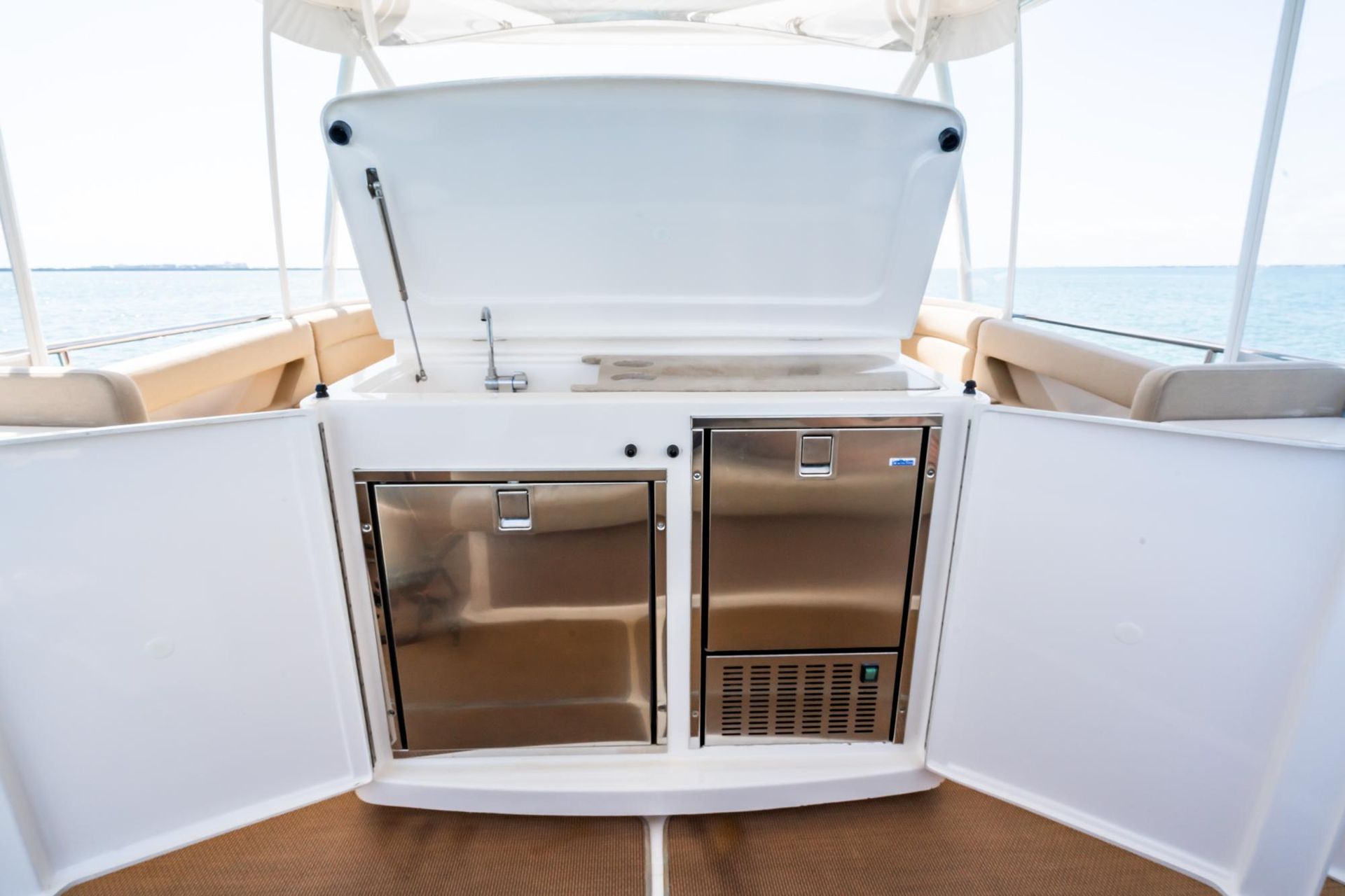 2015 Tiara Yachts 50 Flybridge - Weber Yachts
