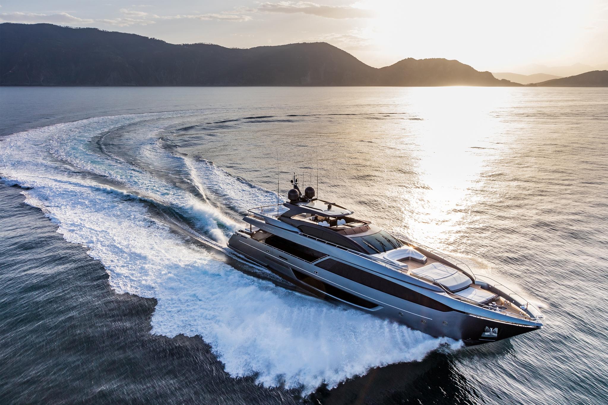 New Riva 110' Dolcevita in La Spezia - iNautia