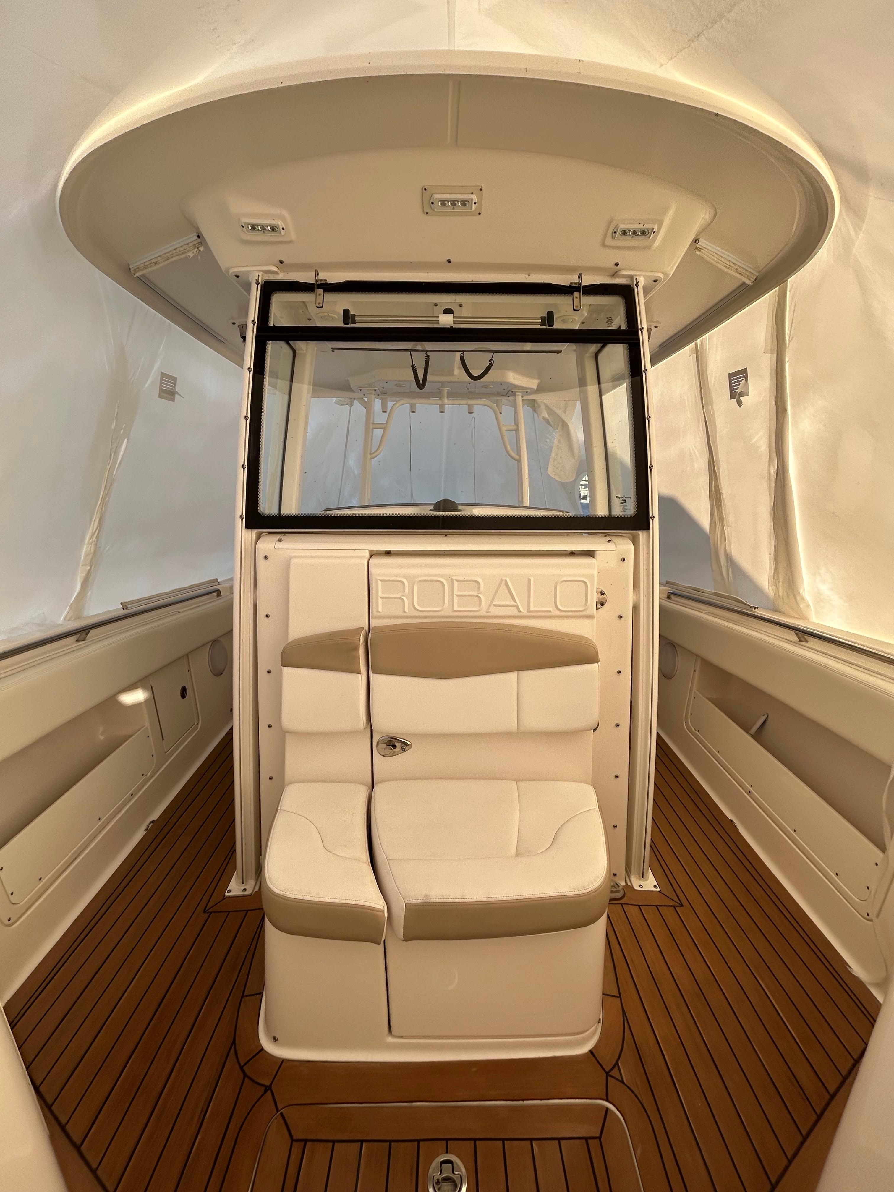 2018 Robalo R302 Center Console Center Console for sale - YachtWorld