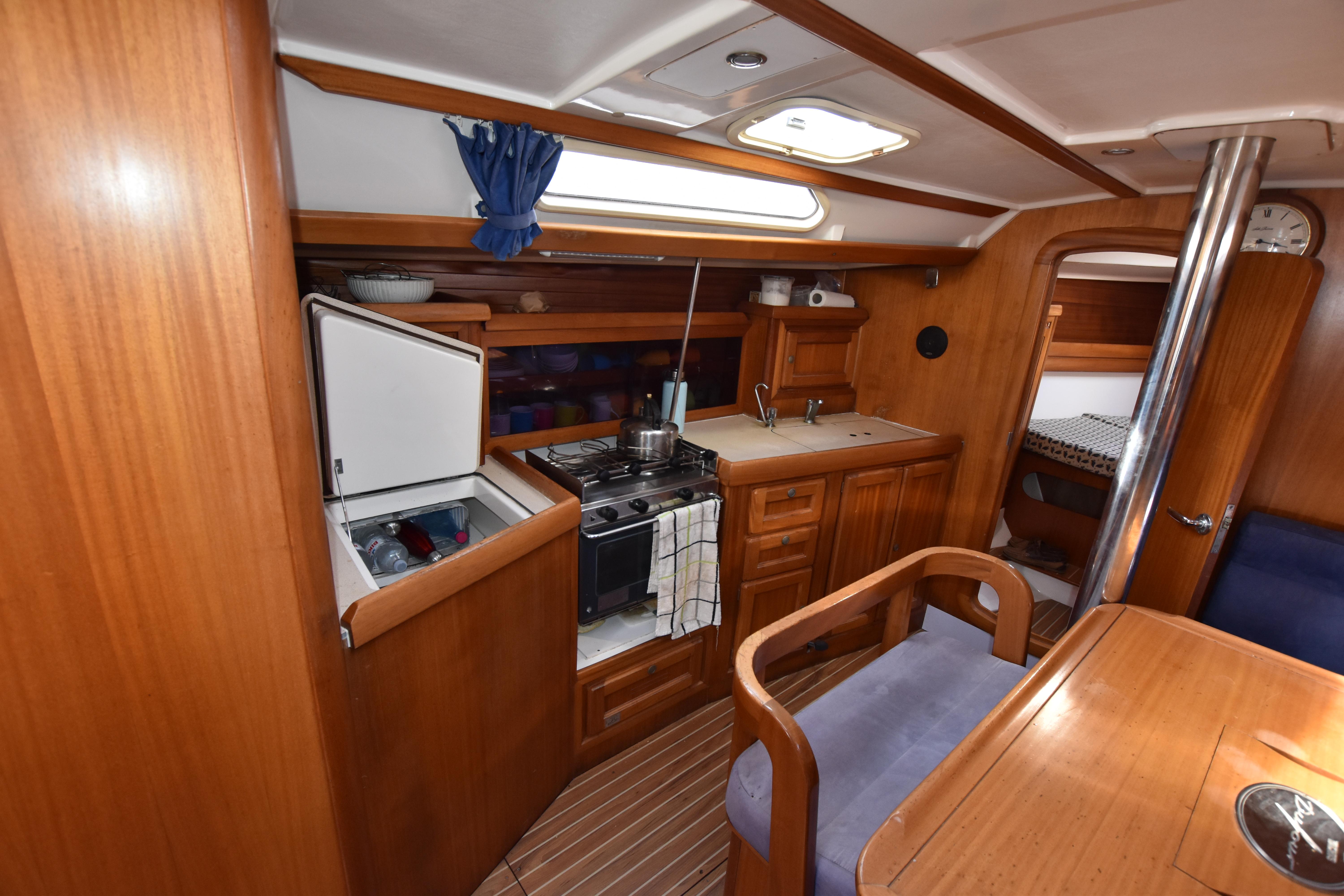 2002 Dufour 38 Classic Cruiser for sale - YachtWorld