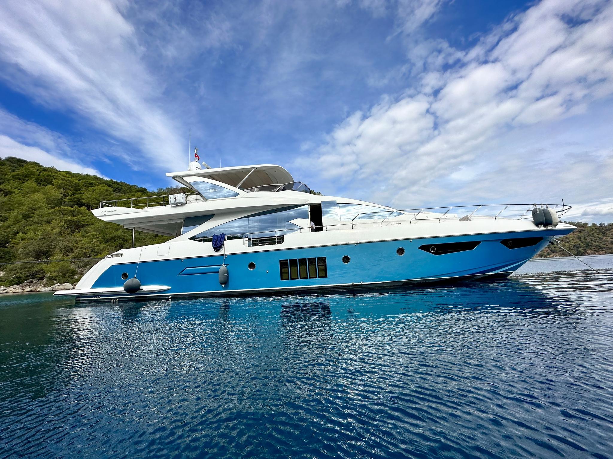 2018 Flybridge Azimut for sale - YachtWorld