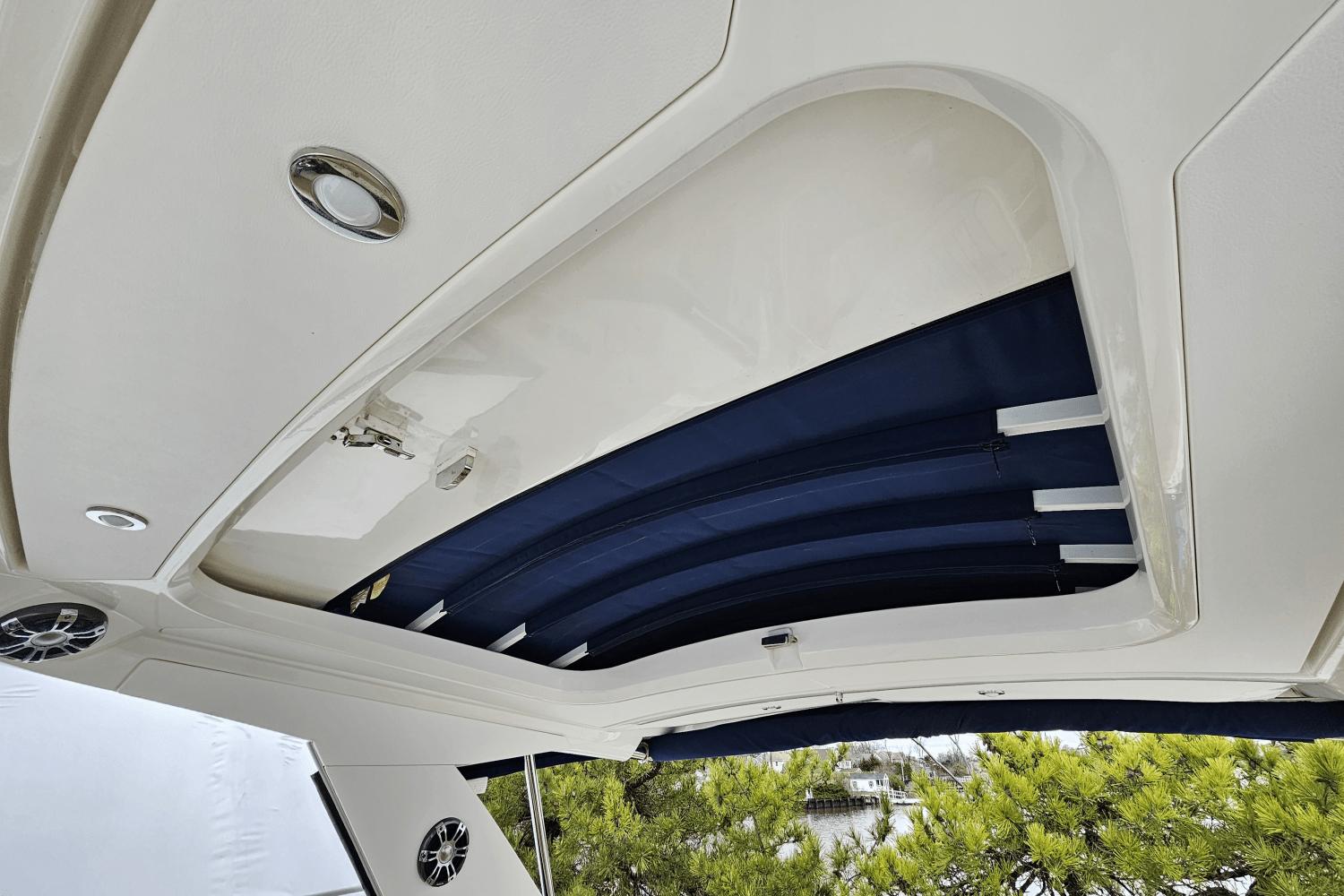 2020 Sea Ray 320 Sundancer Sports Cruiser for sale - YachtWorld