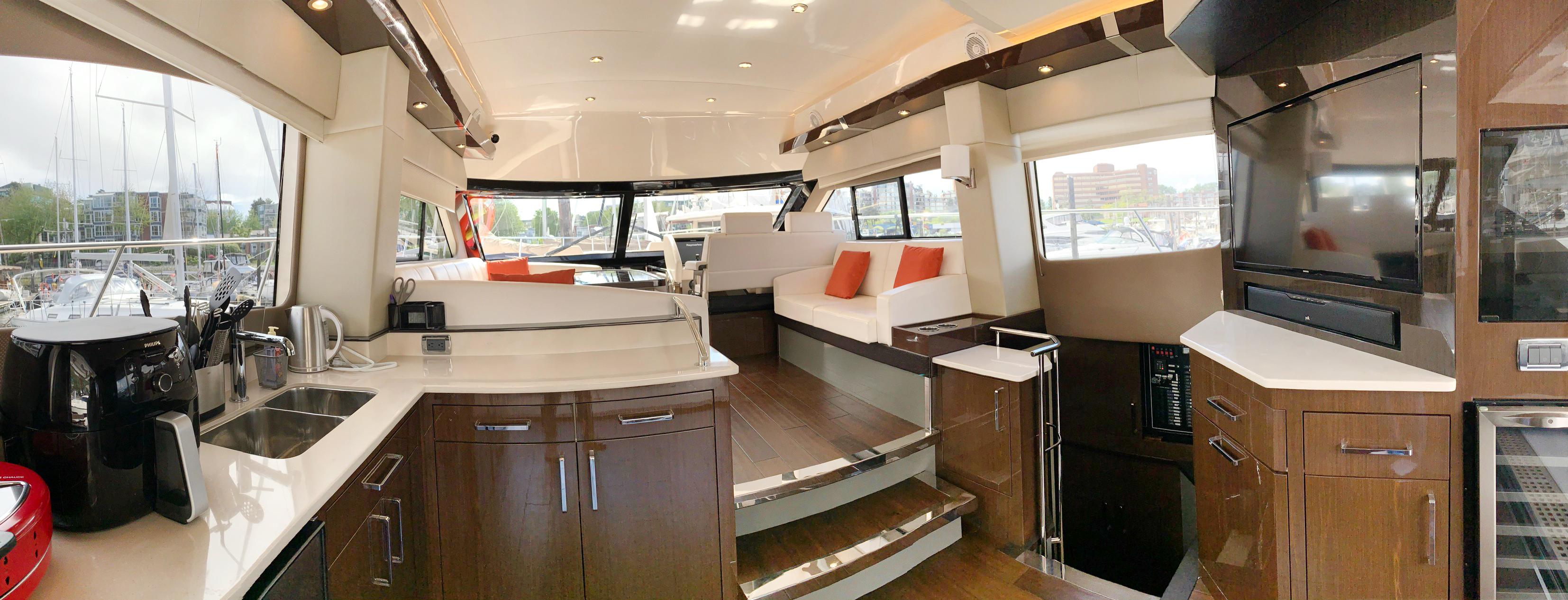 2017 Carver C52 Command Bridge Motor Yacht for sale - YachtWorld