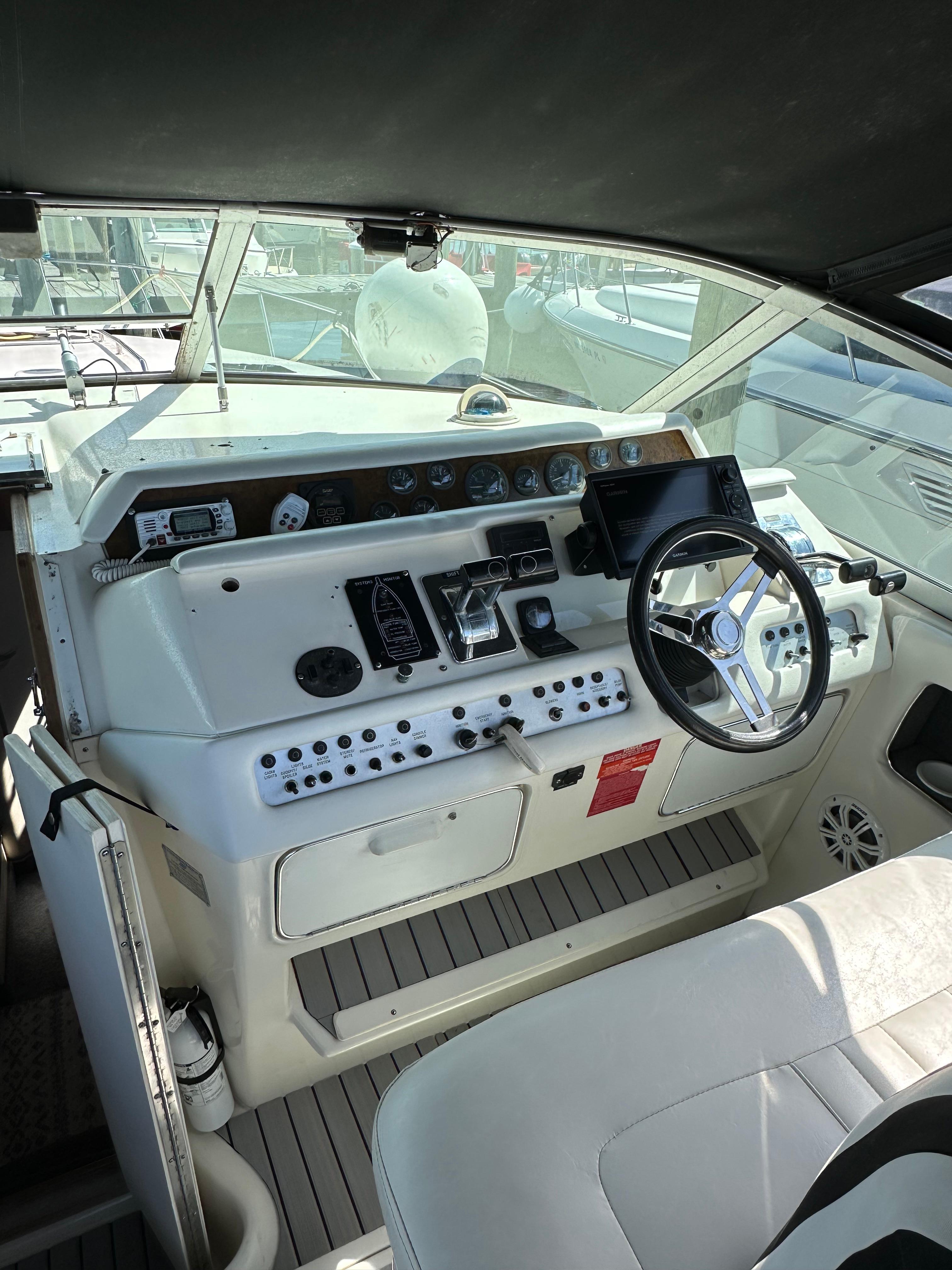 1995 Sea Ray 330 Express Cruiser Express Cruiser for sale - YachtWorld