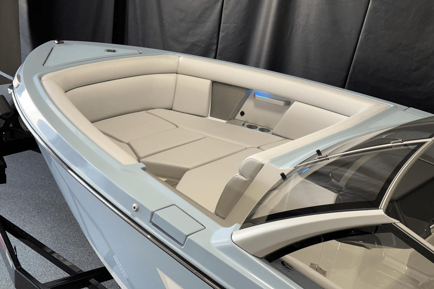 2024 Aviara AV28 Runabout-Boot Kaufen - YachtWorld