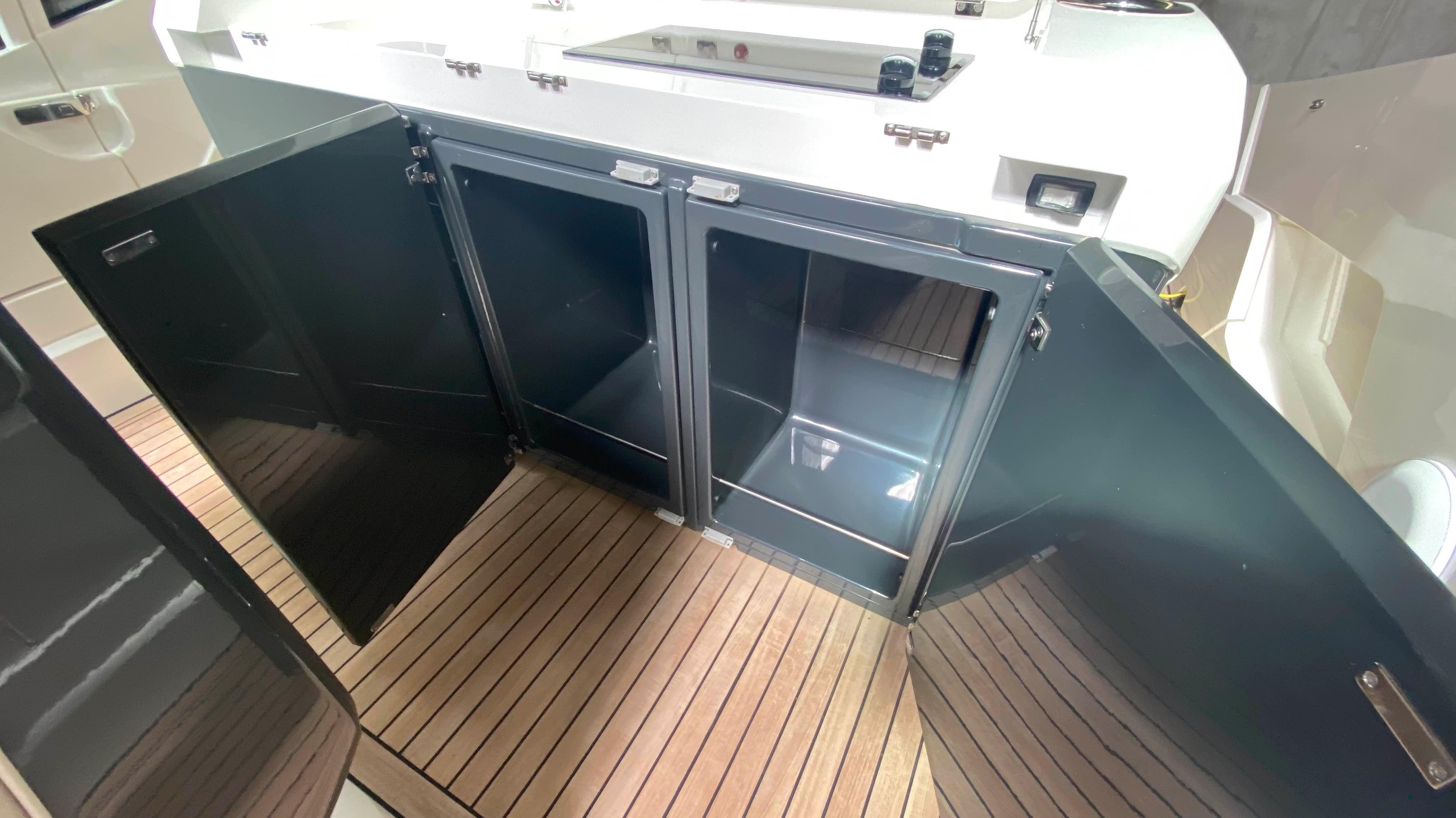 2021 Fairline F//Line 33 Sports Cruiser for sale - YachtWorld