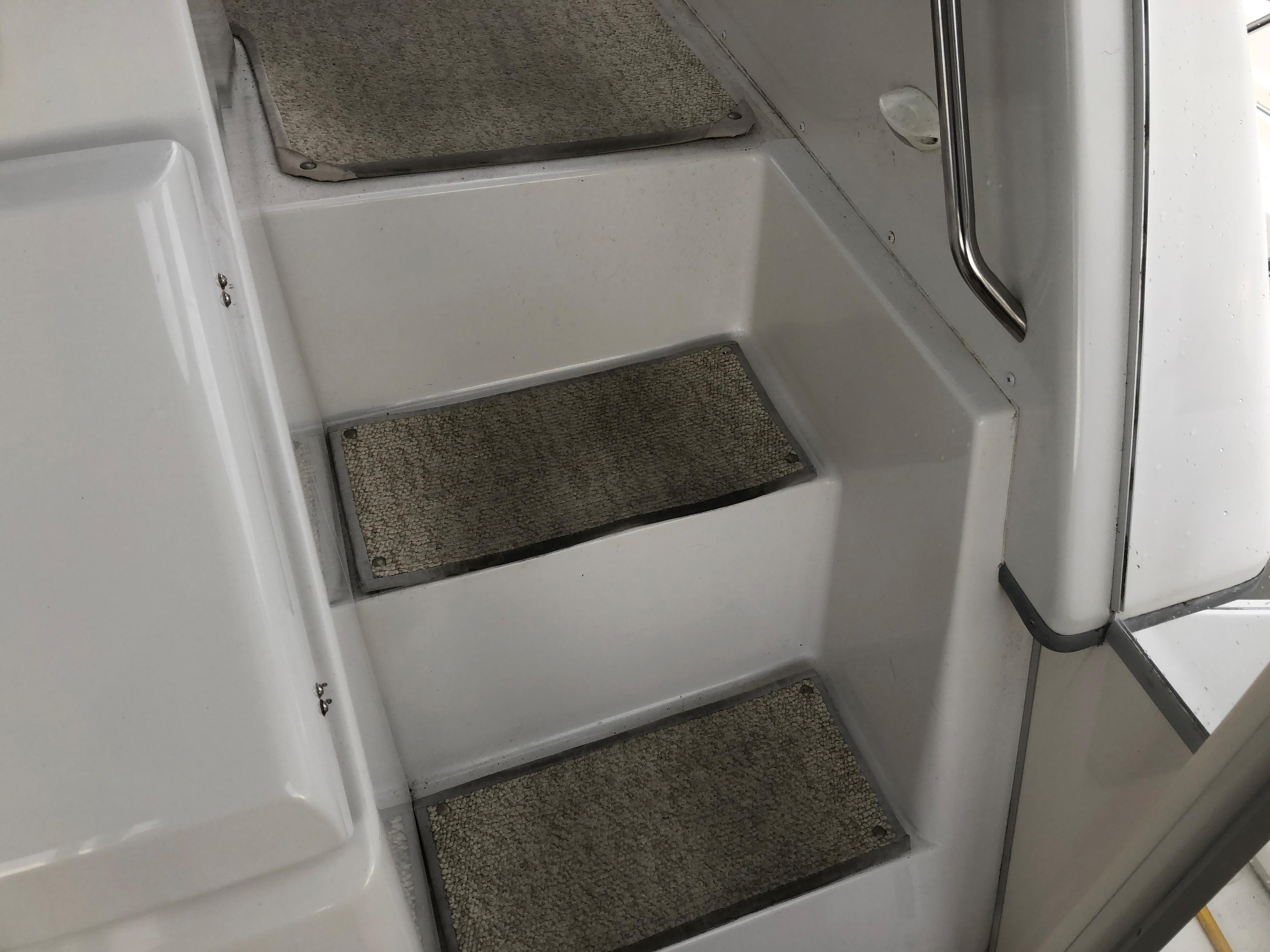 2000 Carver 404 Cockpit Motor Yacht Motor Yachts for sale - YachtWorld