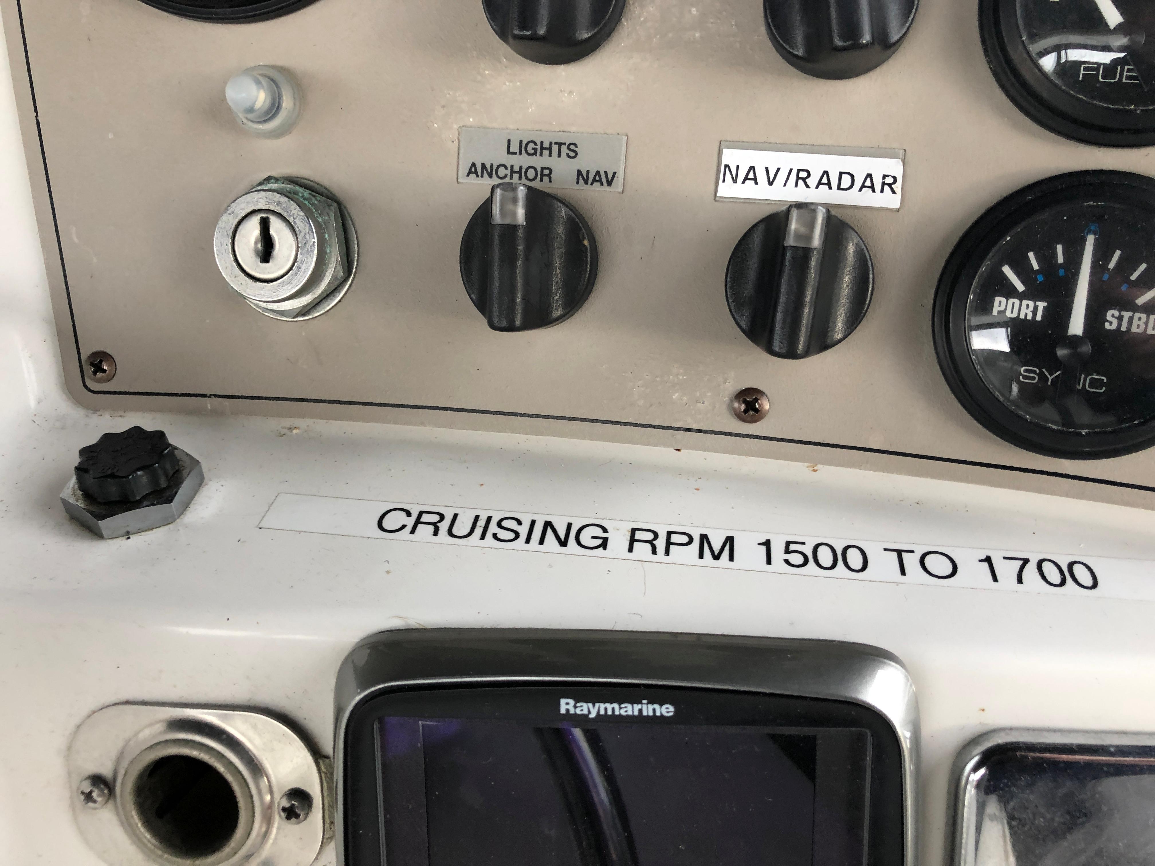 2000 Carver 404 Cockpit Motor Yacht Motor Yachts for sale - YachtWorld