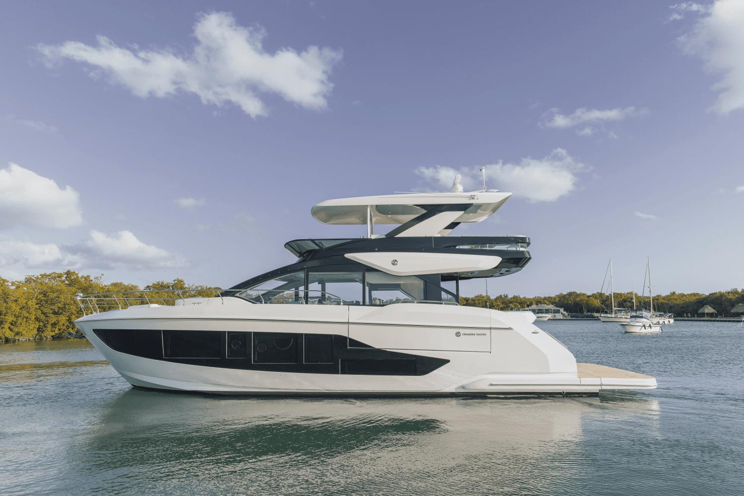 2025 Cruisers Yachts 57 Fly Cruiser for sale - YachtWorld