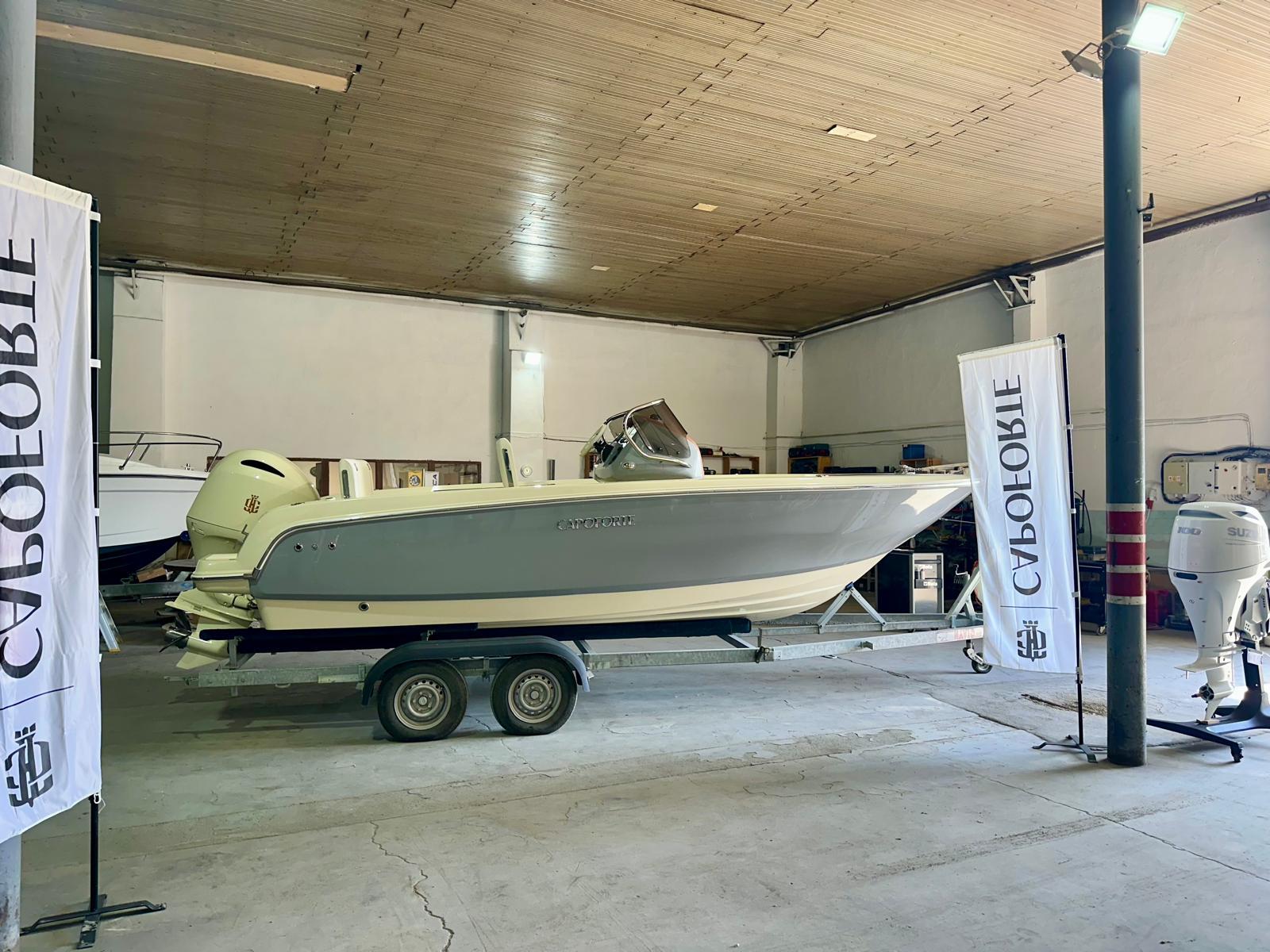 2025 Invictus Capoforte FX200 Senterkonsoller til salgs- YachtWorld