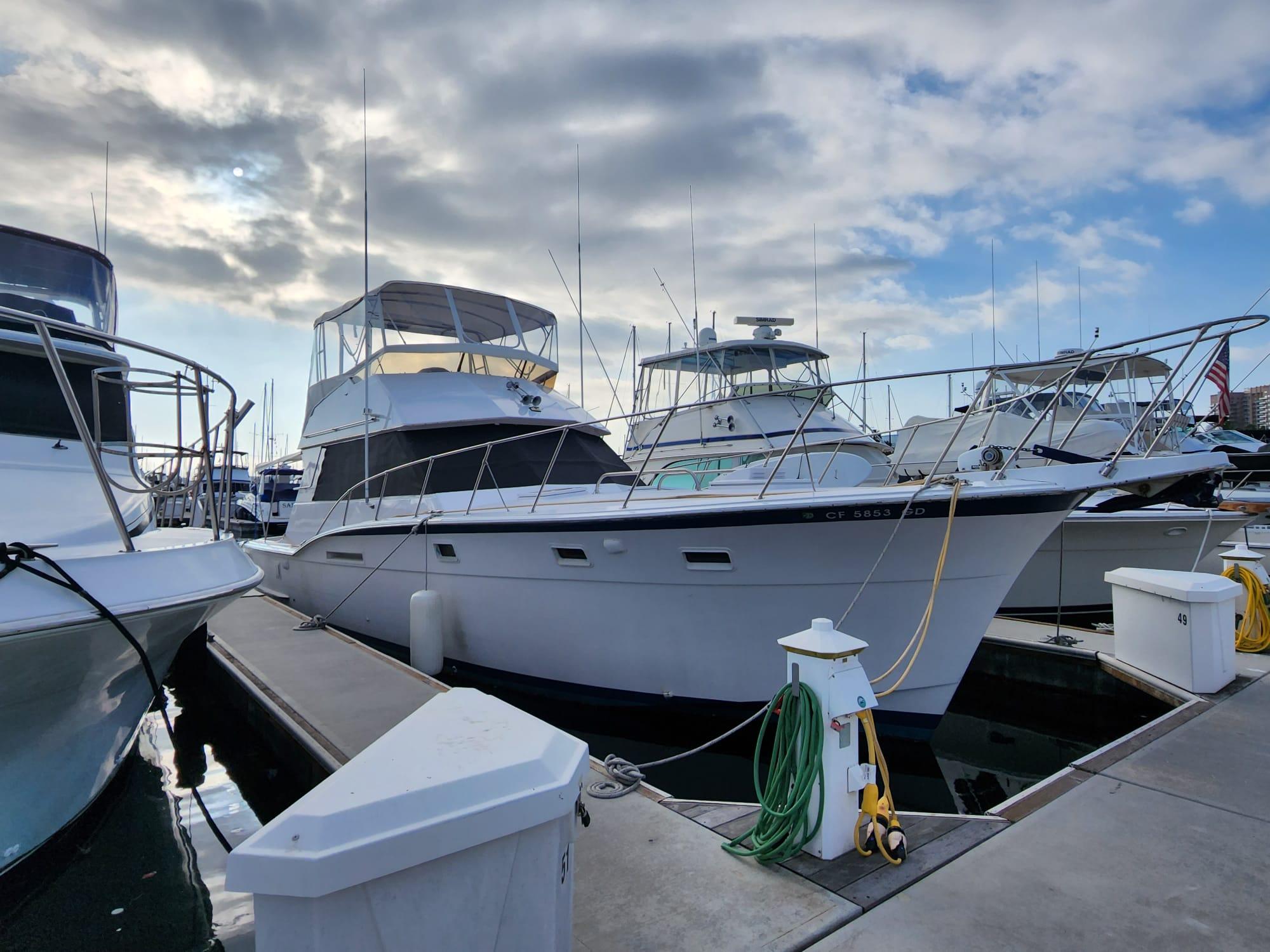 New Hatteras 46 Convertible in California - iNautia