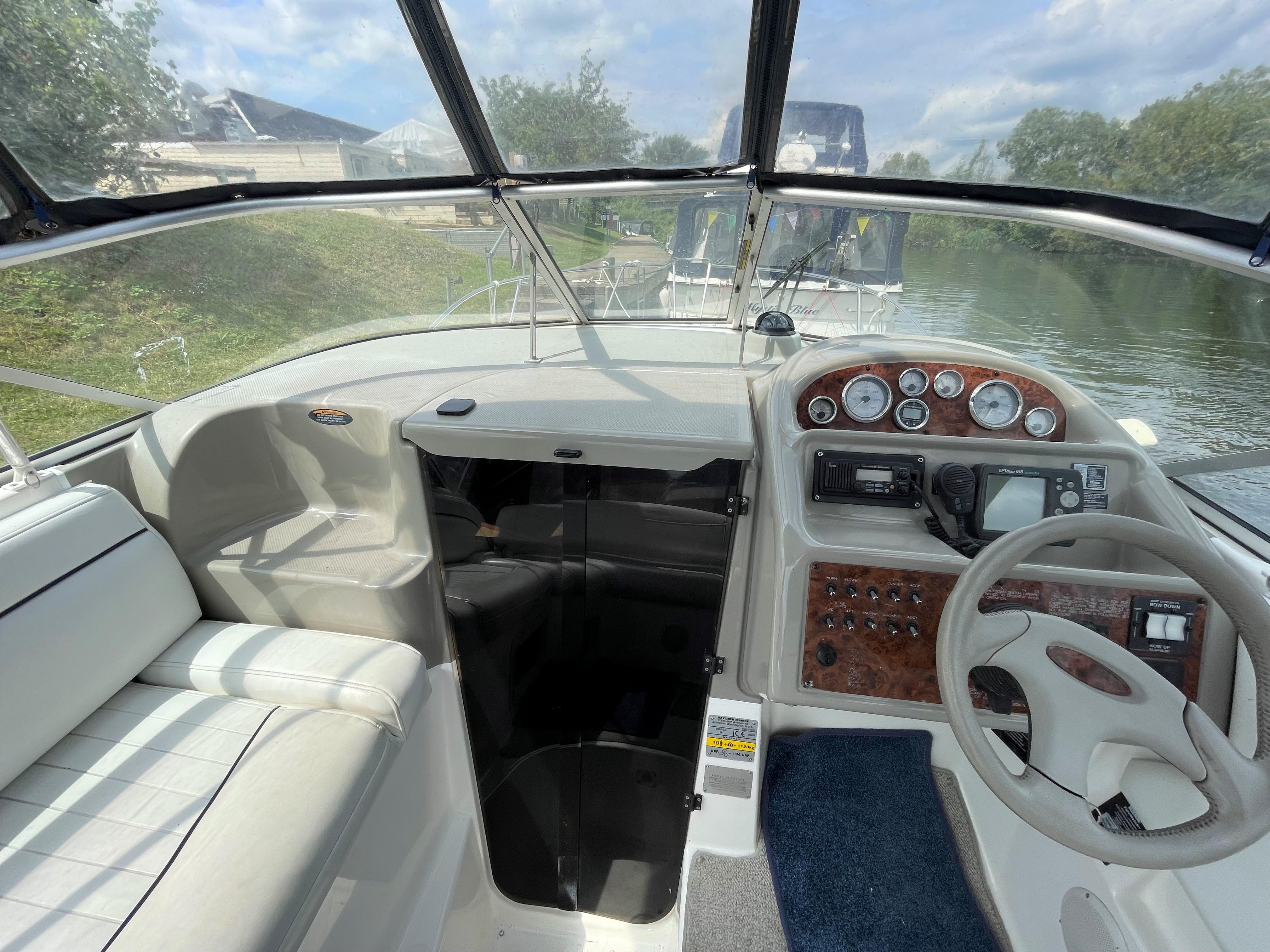 1998 Bayliner 2655 Ciera Sunbridge Sportscruiser til salgs- YachtWorld