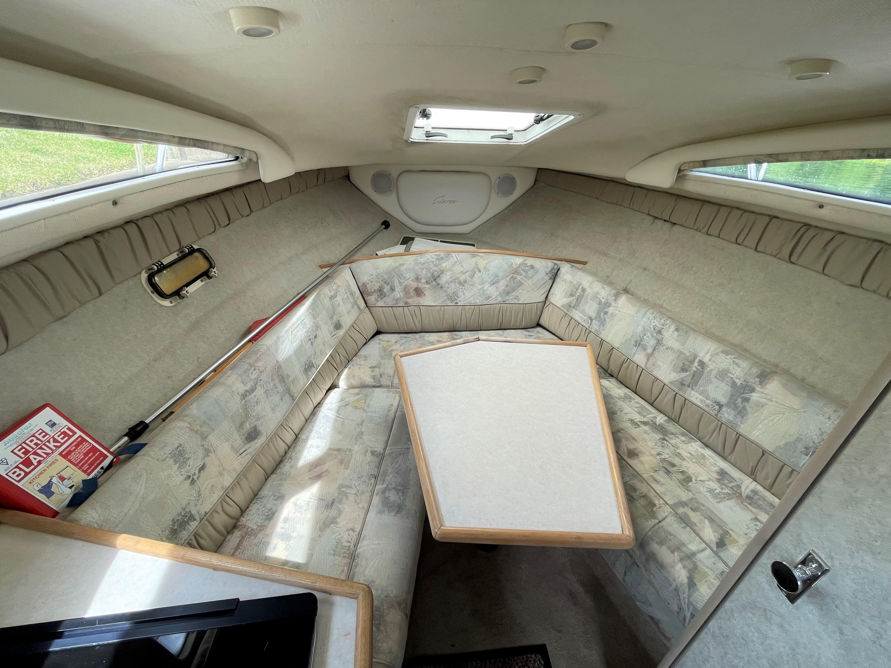 1998 Bayliner 2655 Ciera Sunbridge Sportscruiser til salgs- YachtWorld