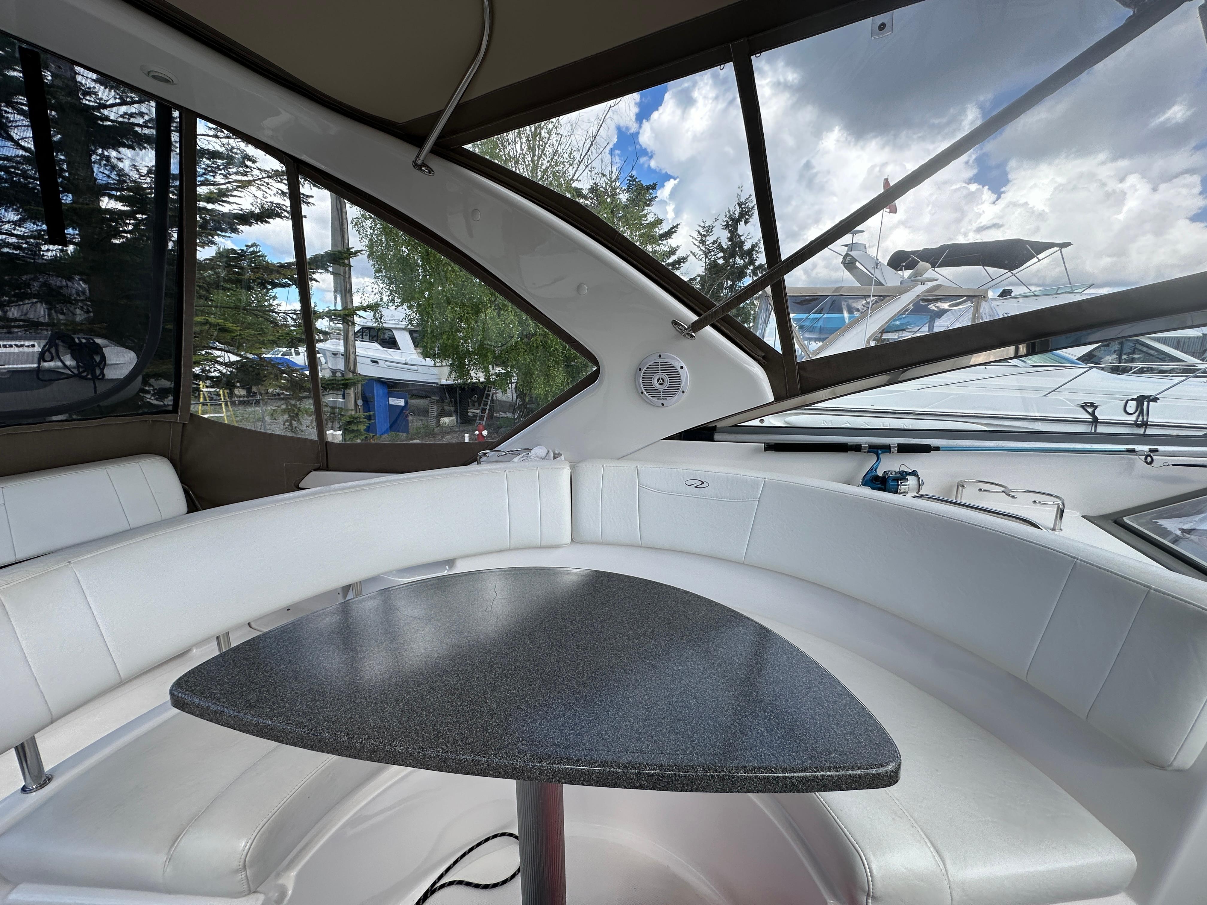 2007 Regal 3360 Window Express Cruiser for sale - YachtWorld