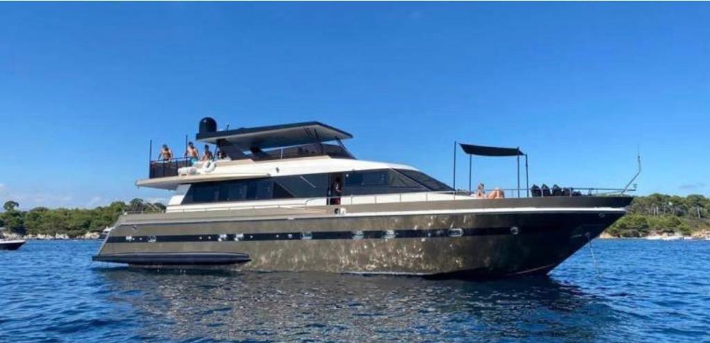 Tweedehands 1998 Falcon 80 Chanel - Milano | Botenbank