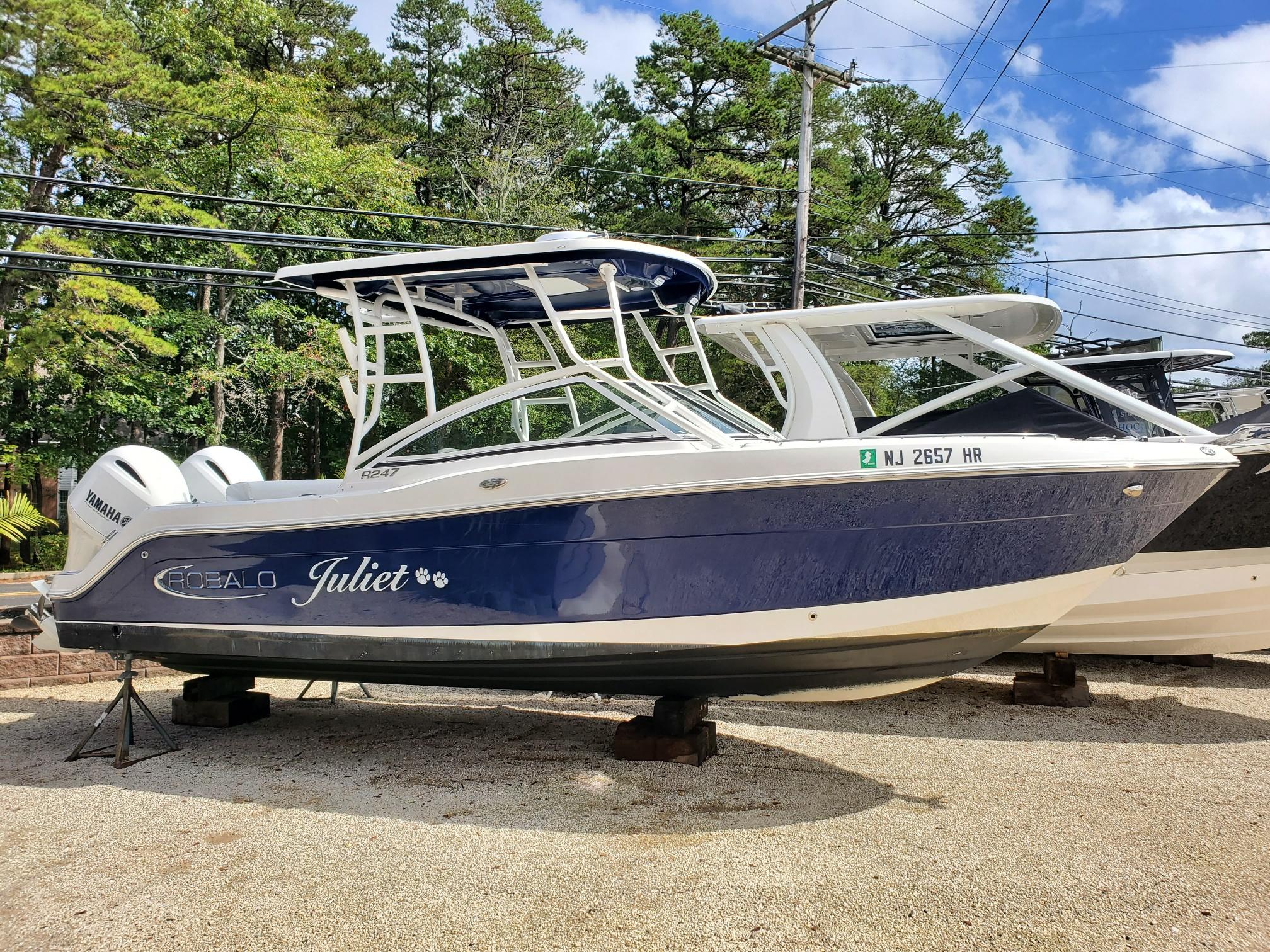 Robalo R247 Dual Console boats for sale | YachtWorld