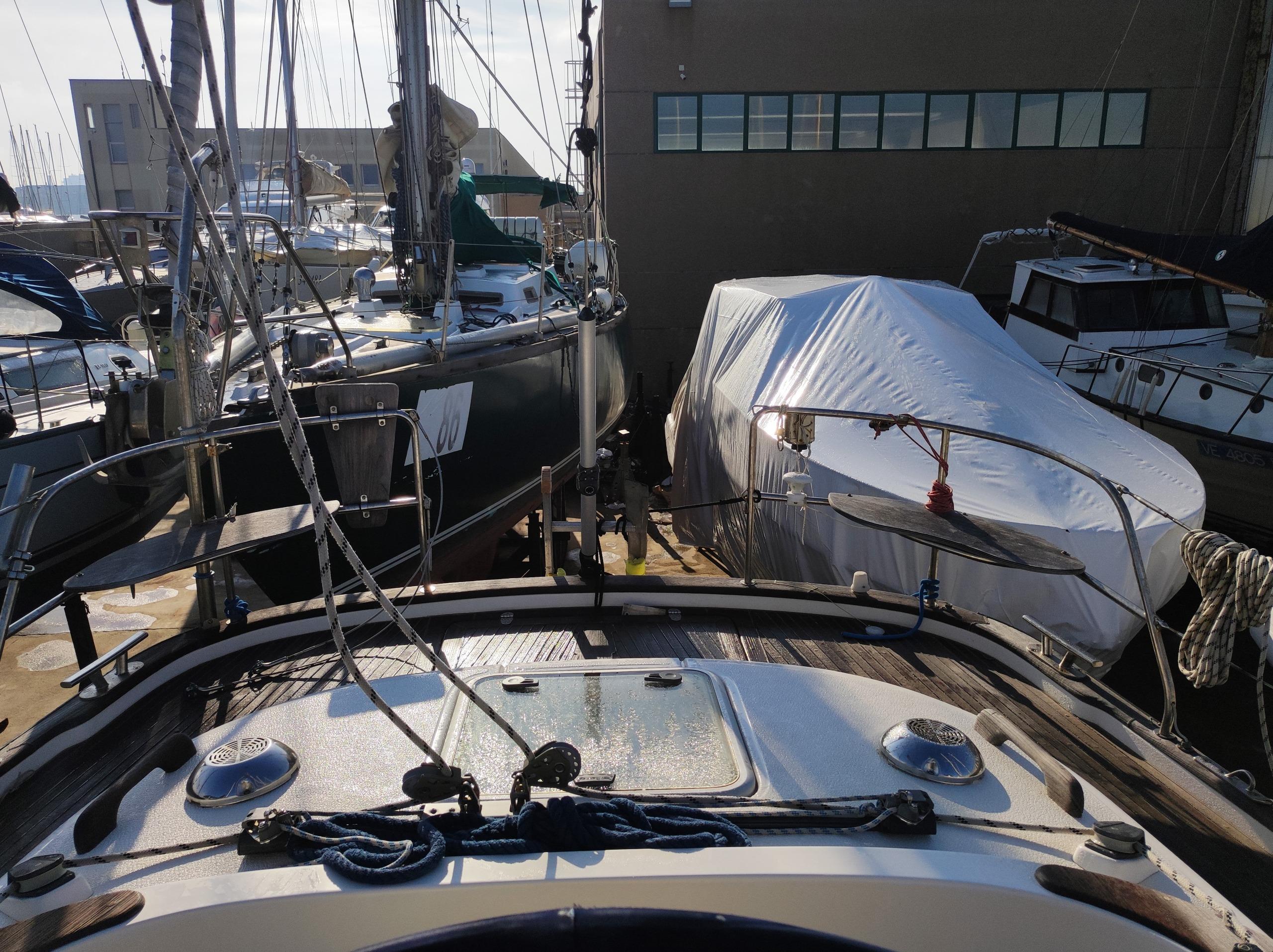2004 Hallberg-Rassy 40 Centre Cockpit for sale - YachtWorld
