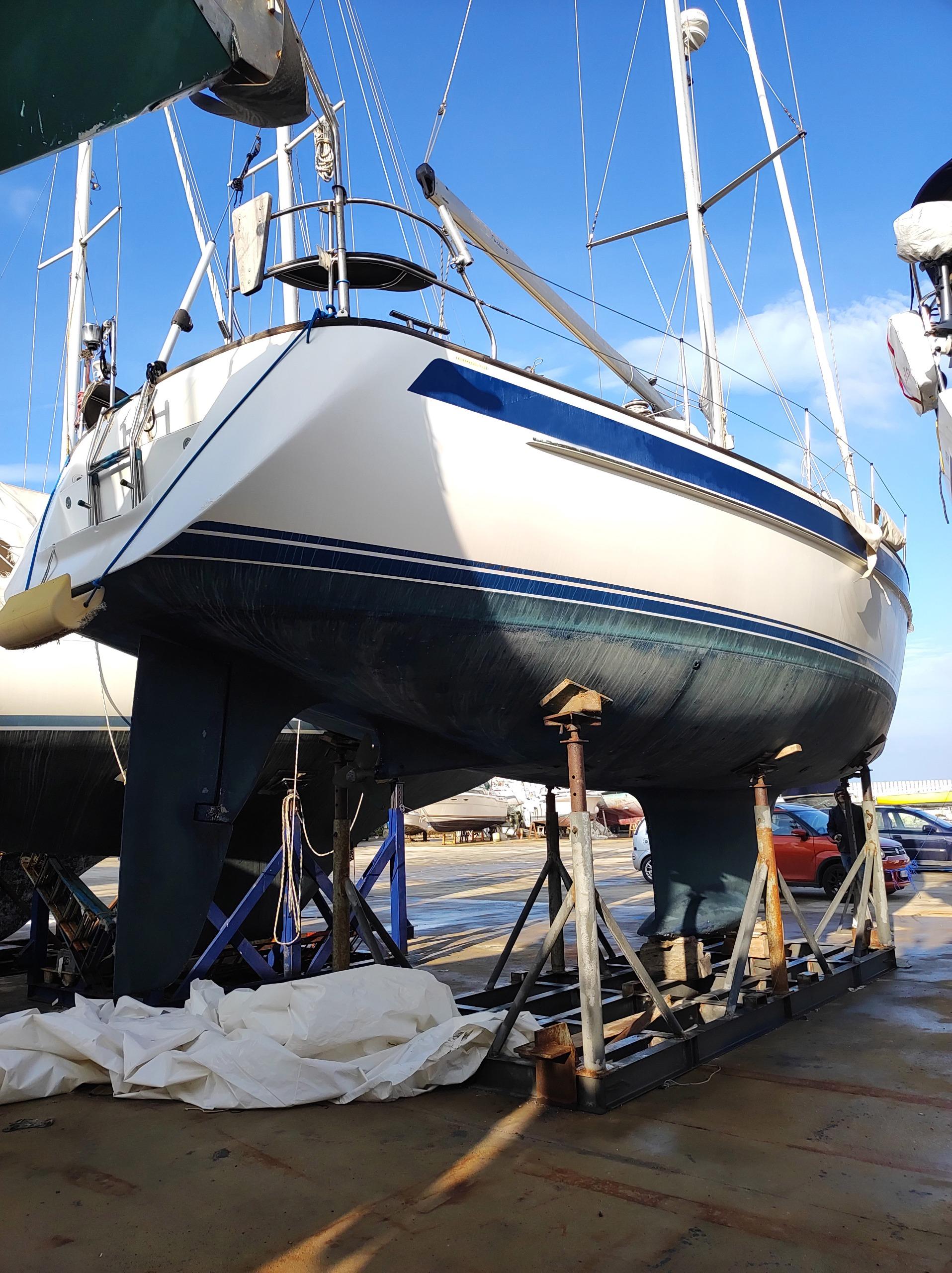 2004 Hallberg-Rassy 40 Centre Cockpit for sale - YachtWorld