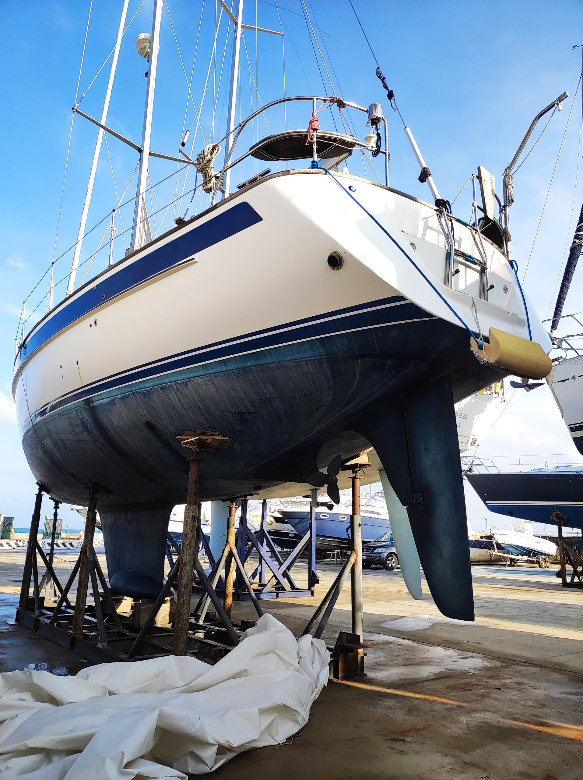 2004 Hallberg-Rassy 40 Centre Cockpit for sale - YachtWorld