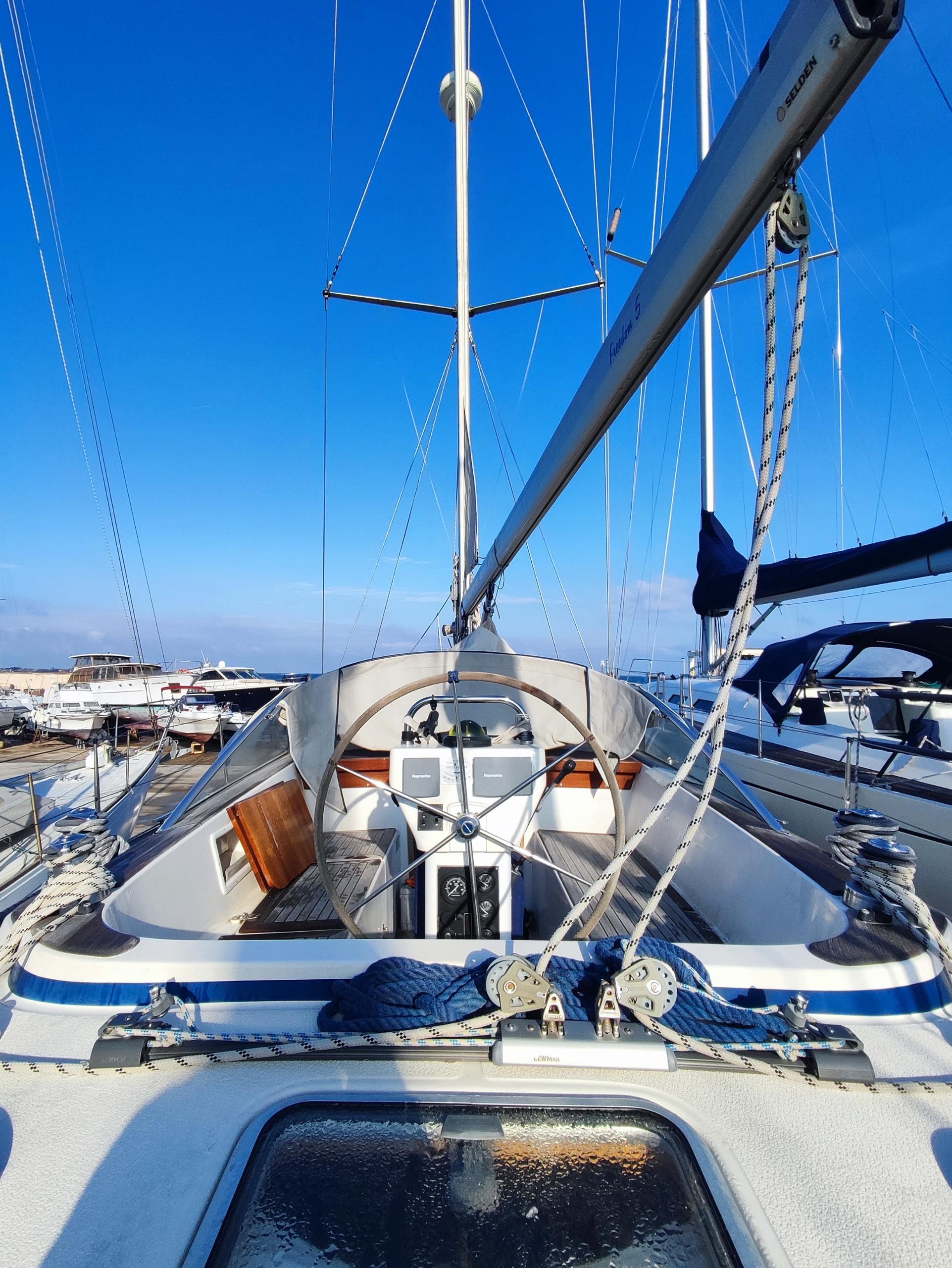 2004 Hallberg-Rassy 40 Centre Cockpit for sale - YachtWorld