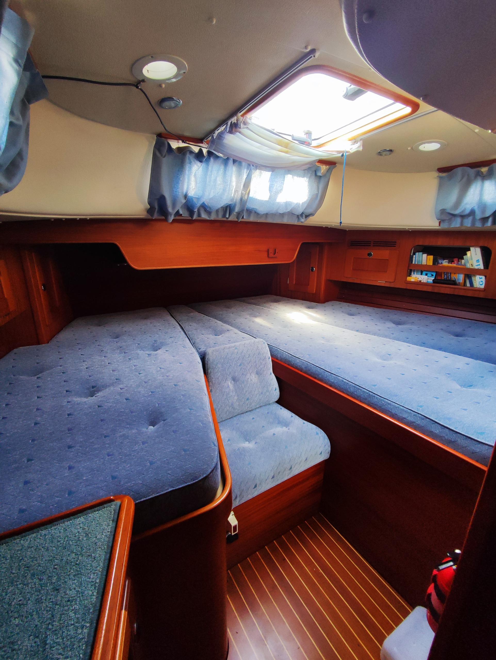 2004 Hallberg-Rassy 40 Centre Cockpit for sale - YachtWorld