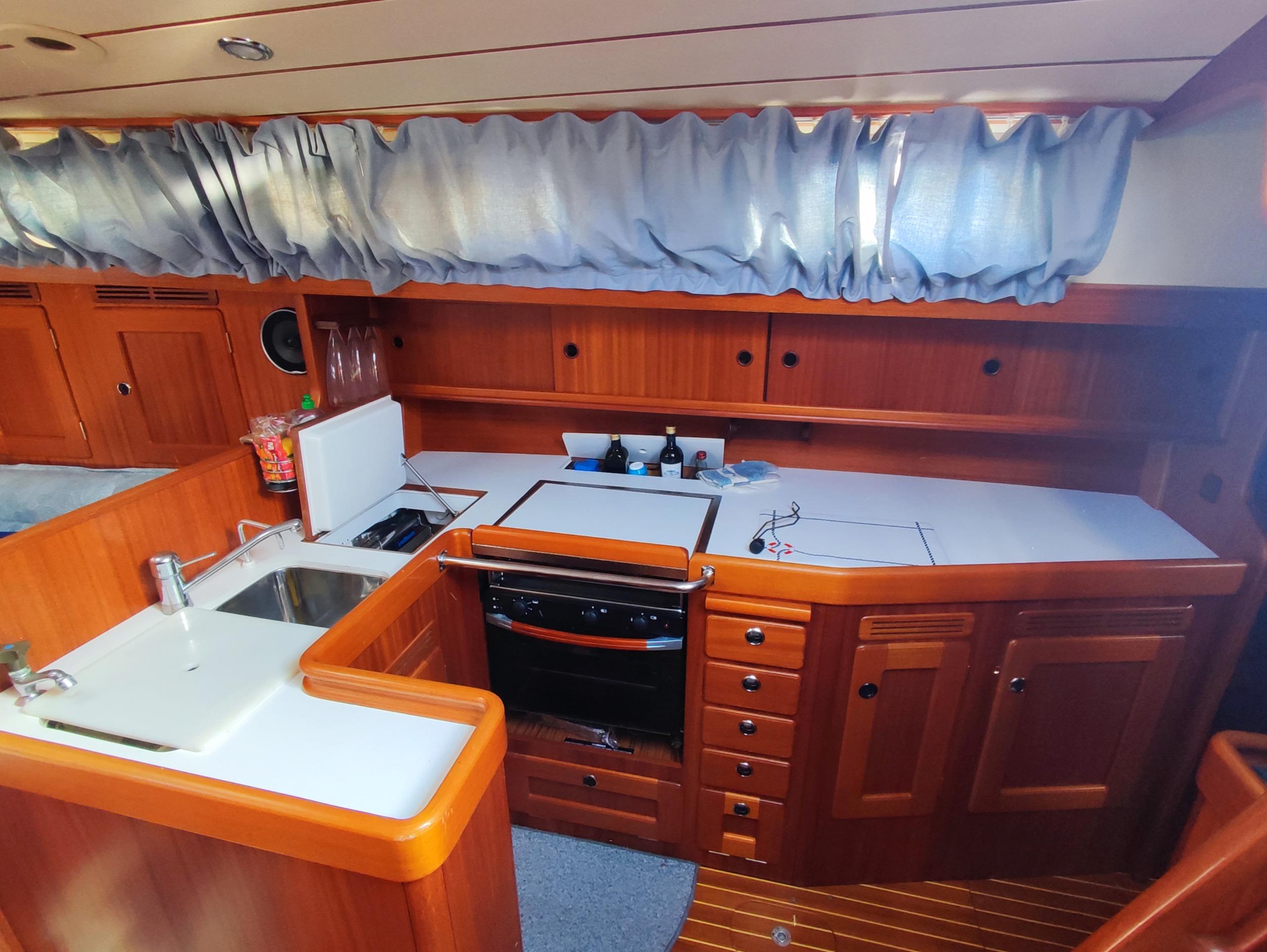 2004 Hallberg-Rassy 40 Centre Cockpit for sale - YachtWorld