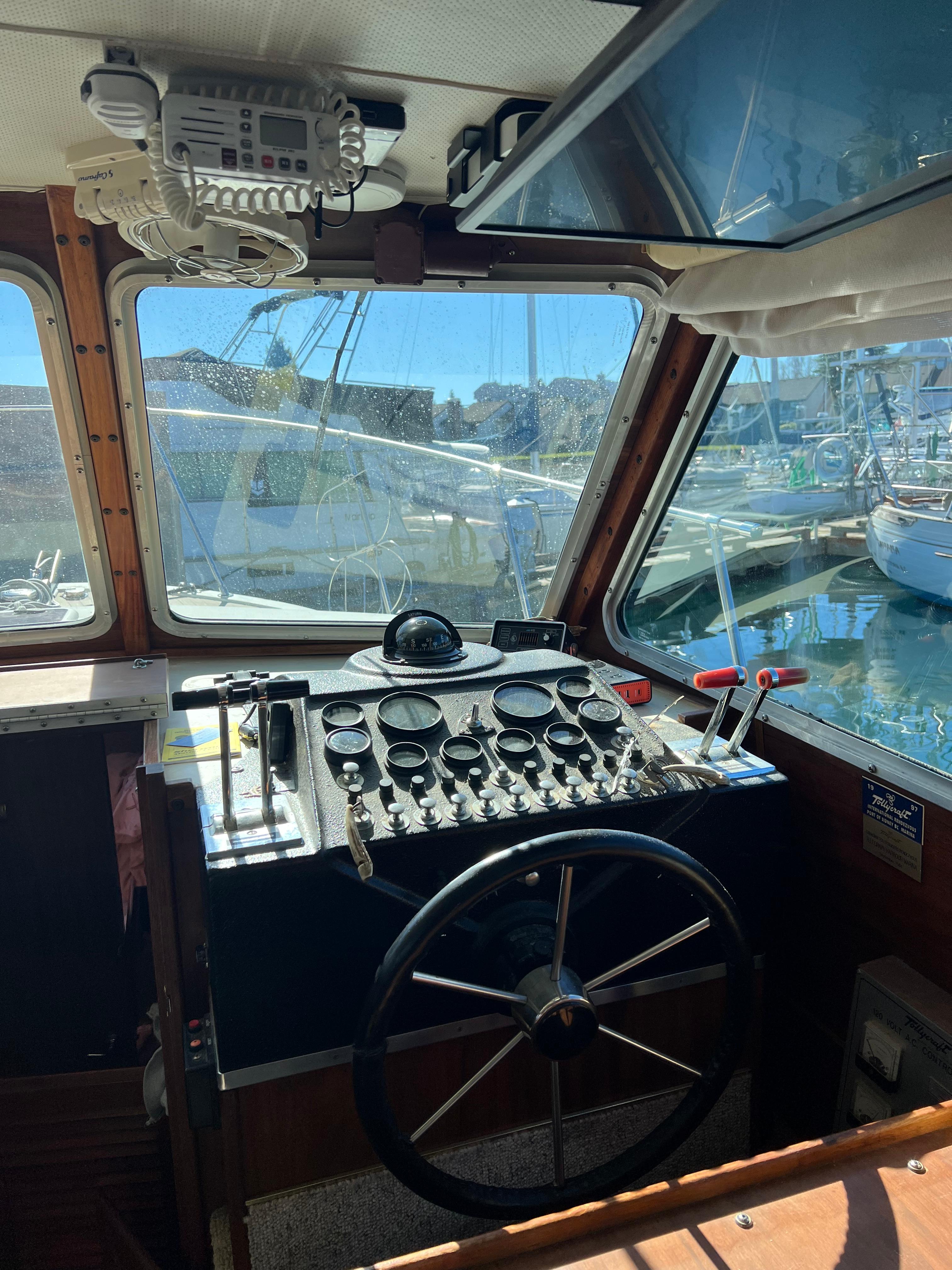 1981 Tollycraft 30 Sedan Cruiser for sale - YachtWorld