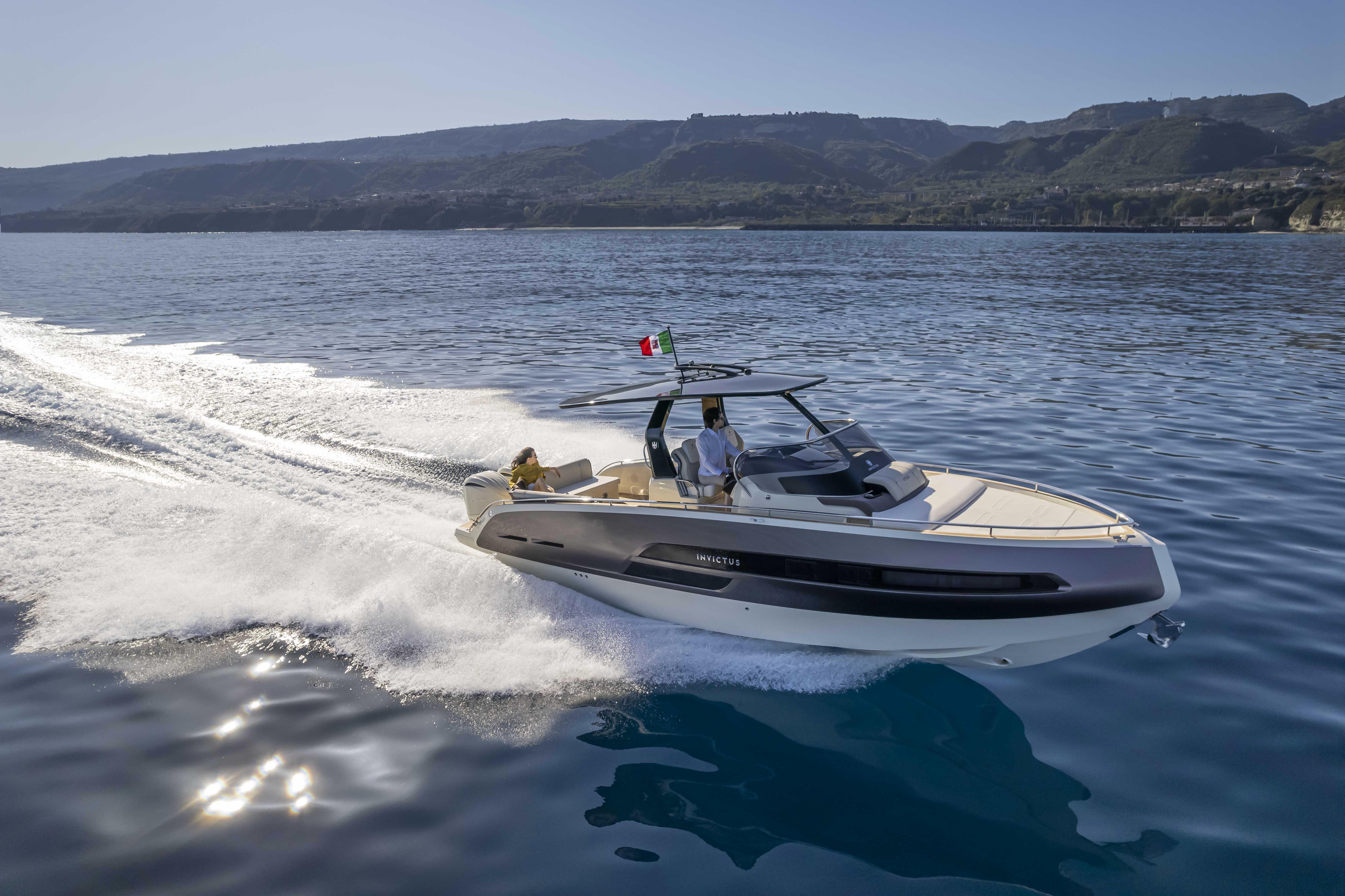 2024 Invictus 320 GTS Kajütboot (Motor) Kaufen - YachtWorld